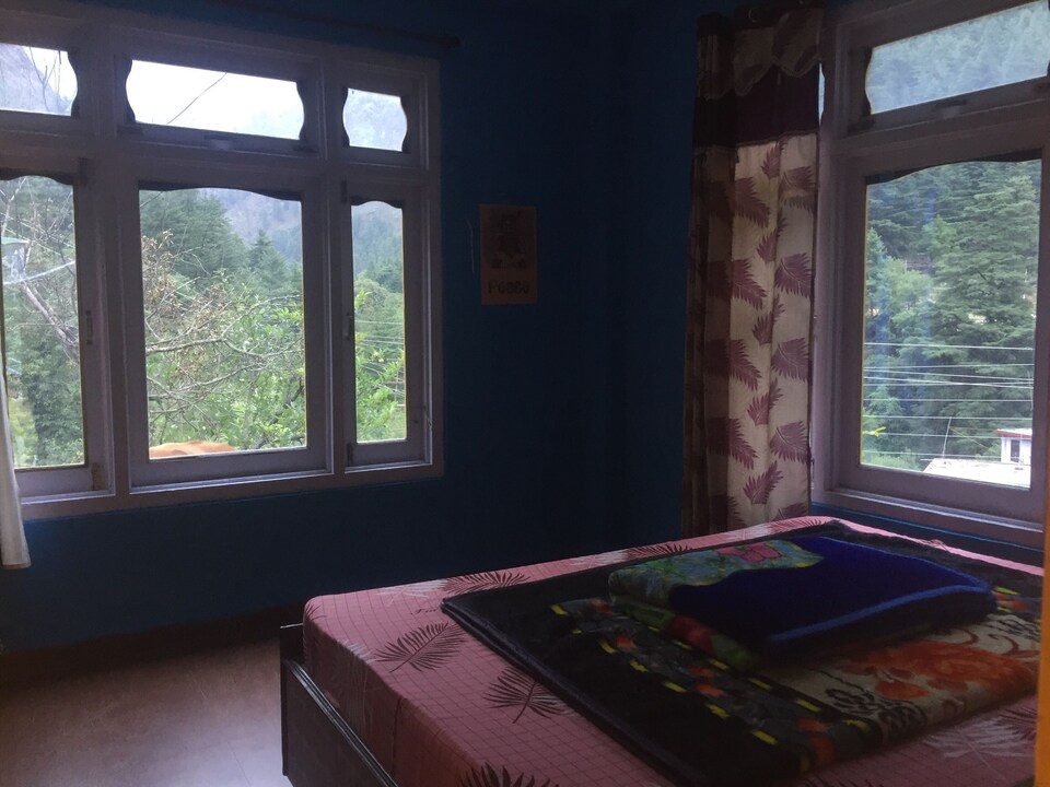 POP Royal Mount Chojh Kasol, POP Kasol, Book @ ₹1095 - OYO