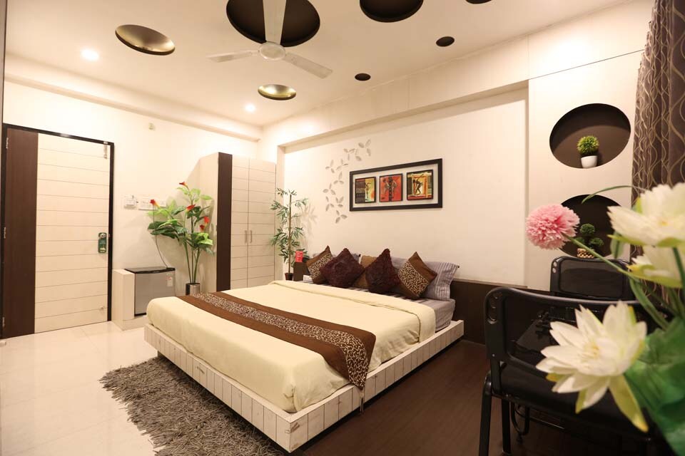 OYO Rooms 014 Trikon Baug, OYO Rooms Rajkot, Book @ ₹1095 - OYO