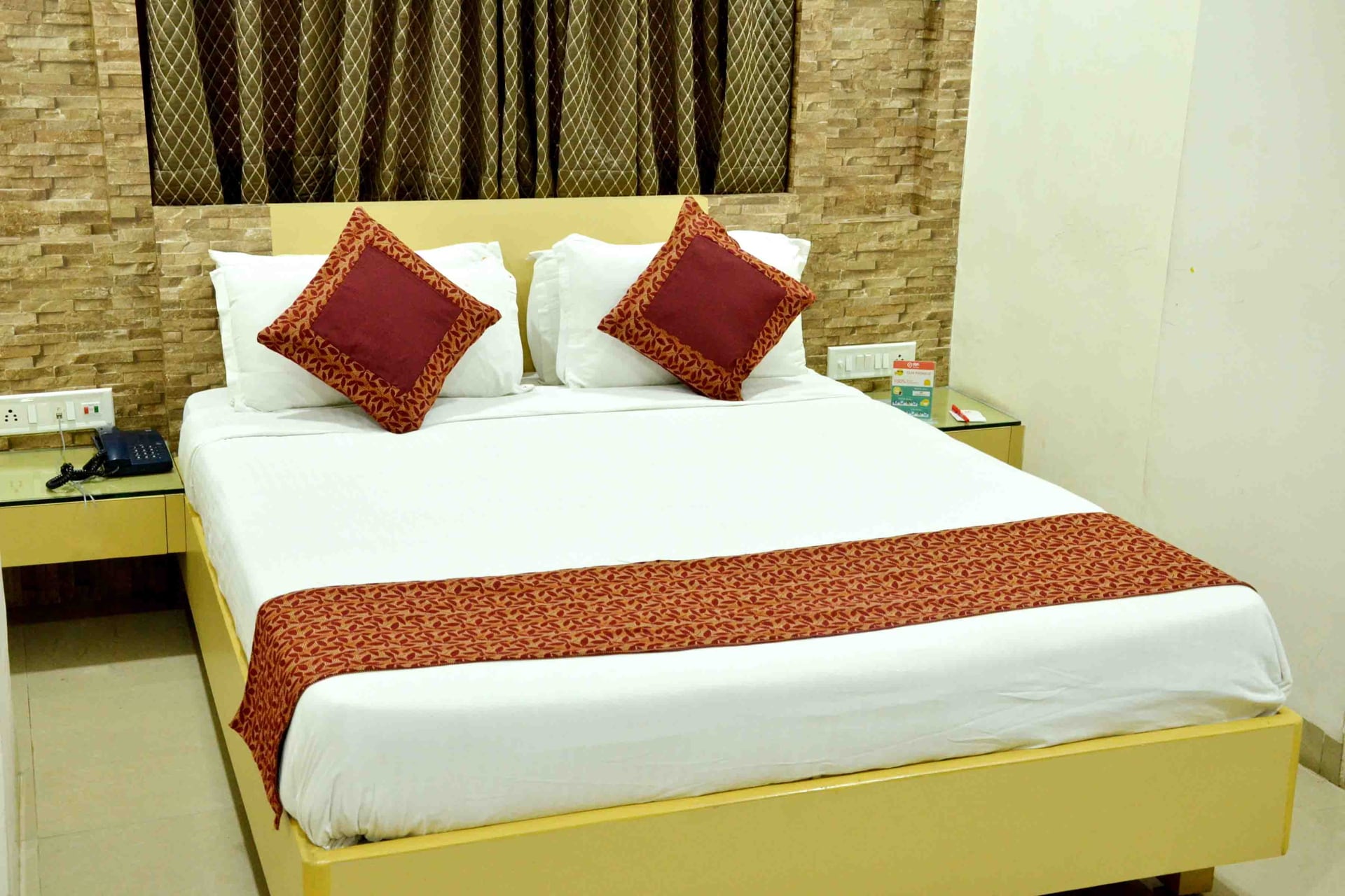 OYO Hotel Kalinga, OYO Rooms Indore, Book @ ₹1095 - OYO