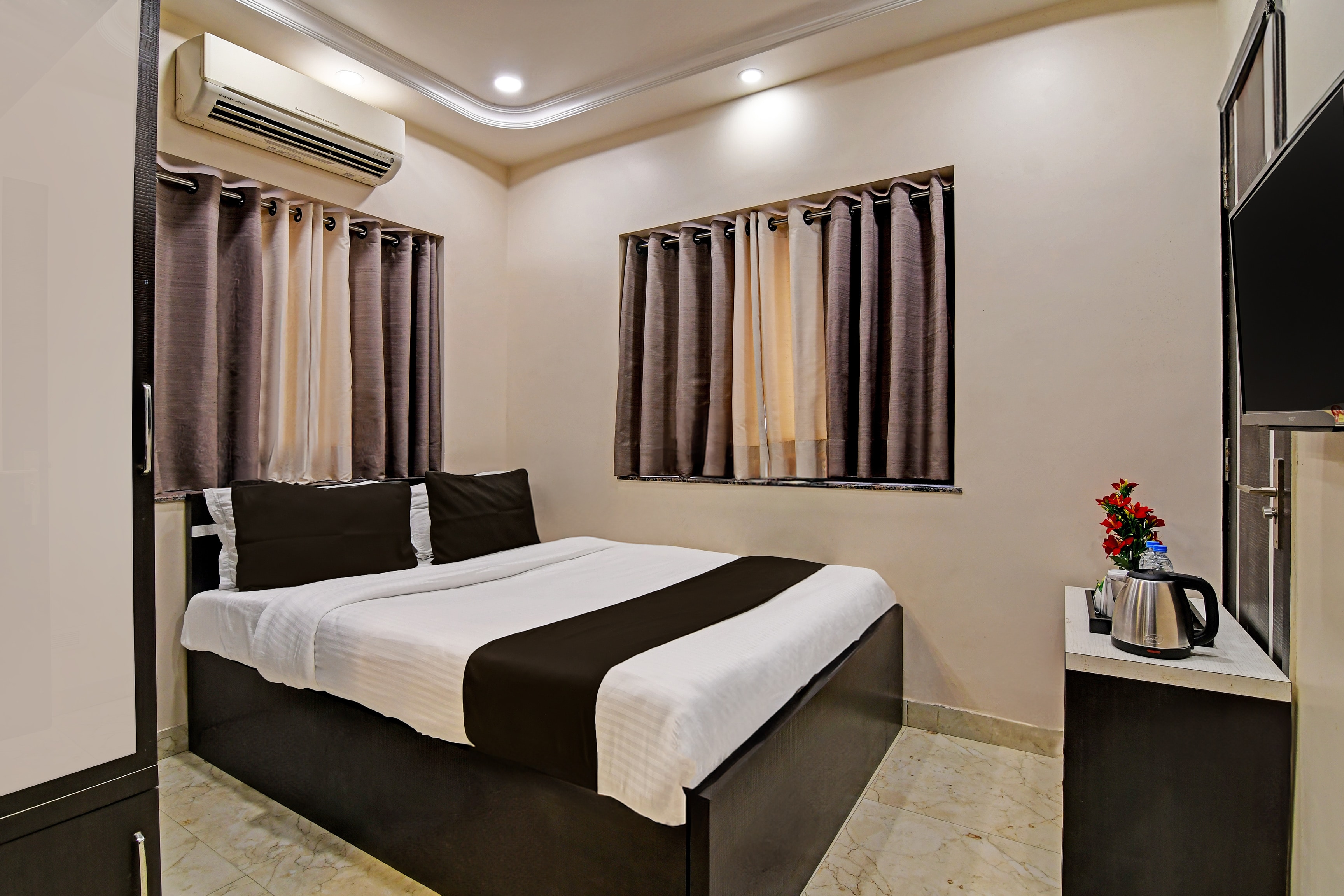Hotel O by OYO Divya Jyoti Inn Near RDB Cinemas, Flagship Kolkata, Book ...