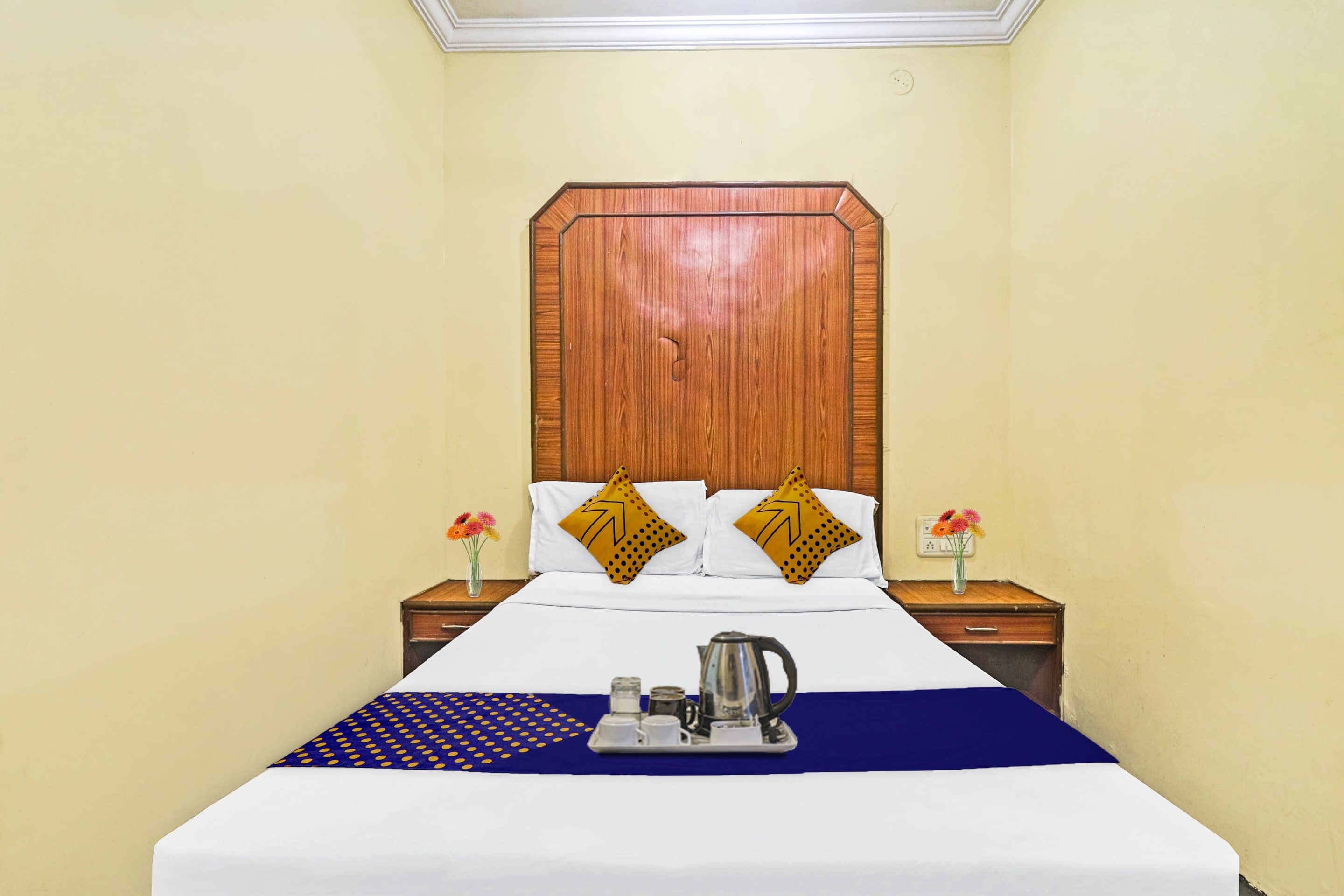 Couple Budget Hotels in Raj Bhavan Road, Hyderabad | Couple Friendly ...