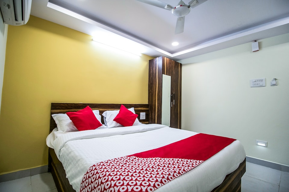 OYO 11842 Hotel Sri Sai Grand Inn, OYO Rooms Hyderabad, Book @ ₹1146 - OYO