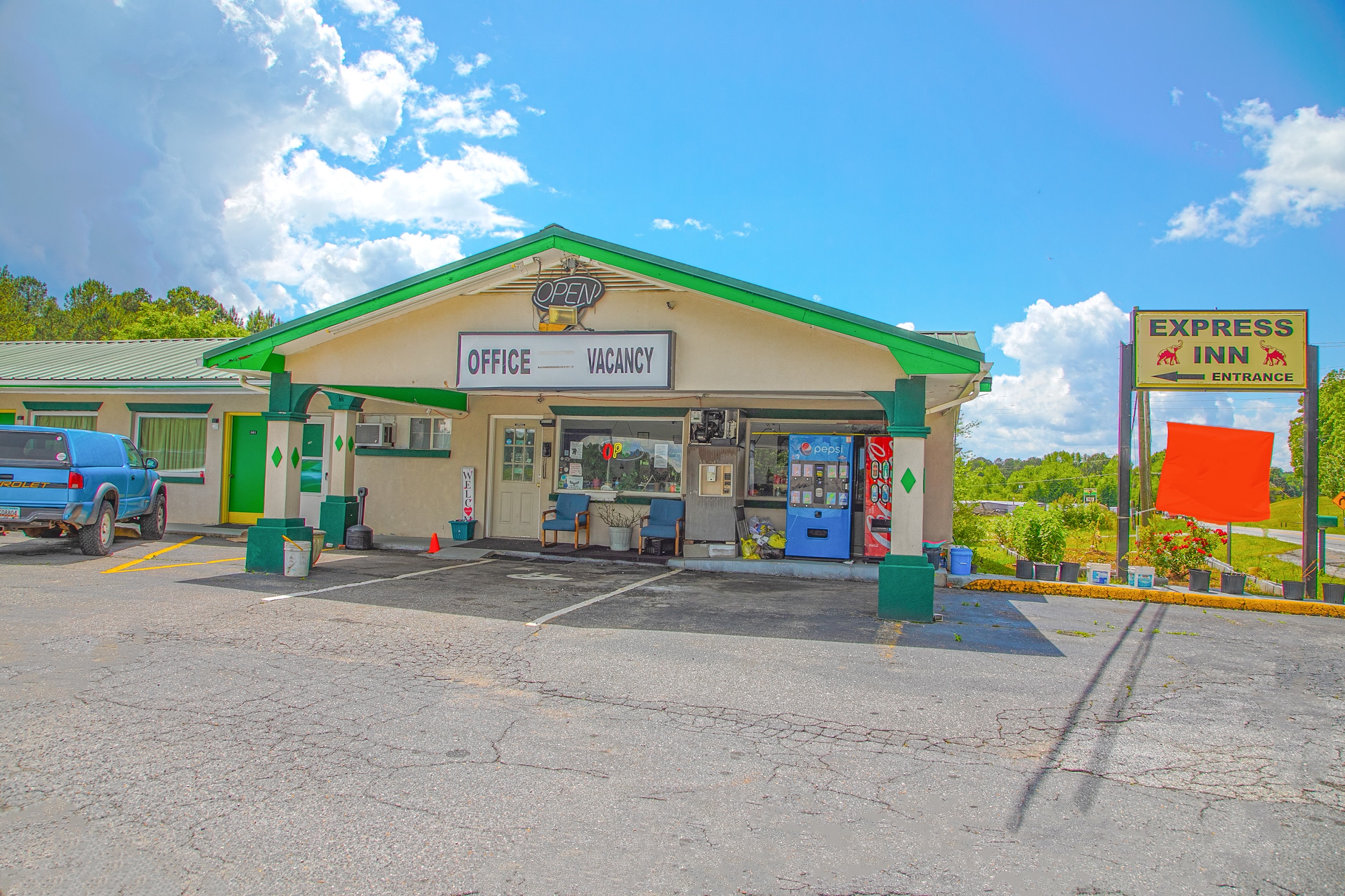 OYO Hotel Calhoun, GA I-75, OYO Hotels Calhoun GA, Book @ $40 - OYO