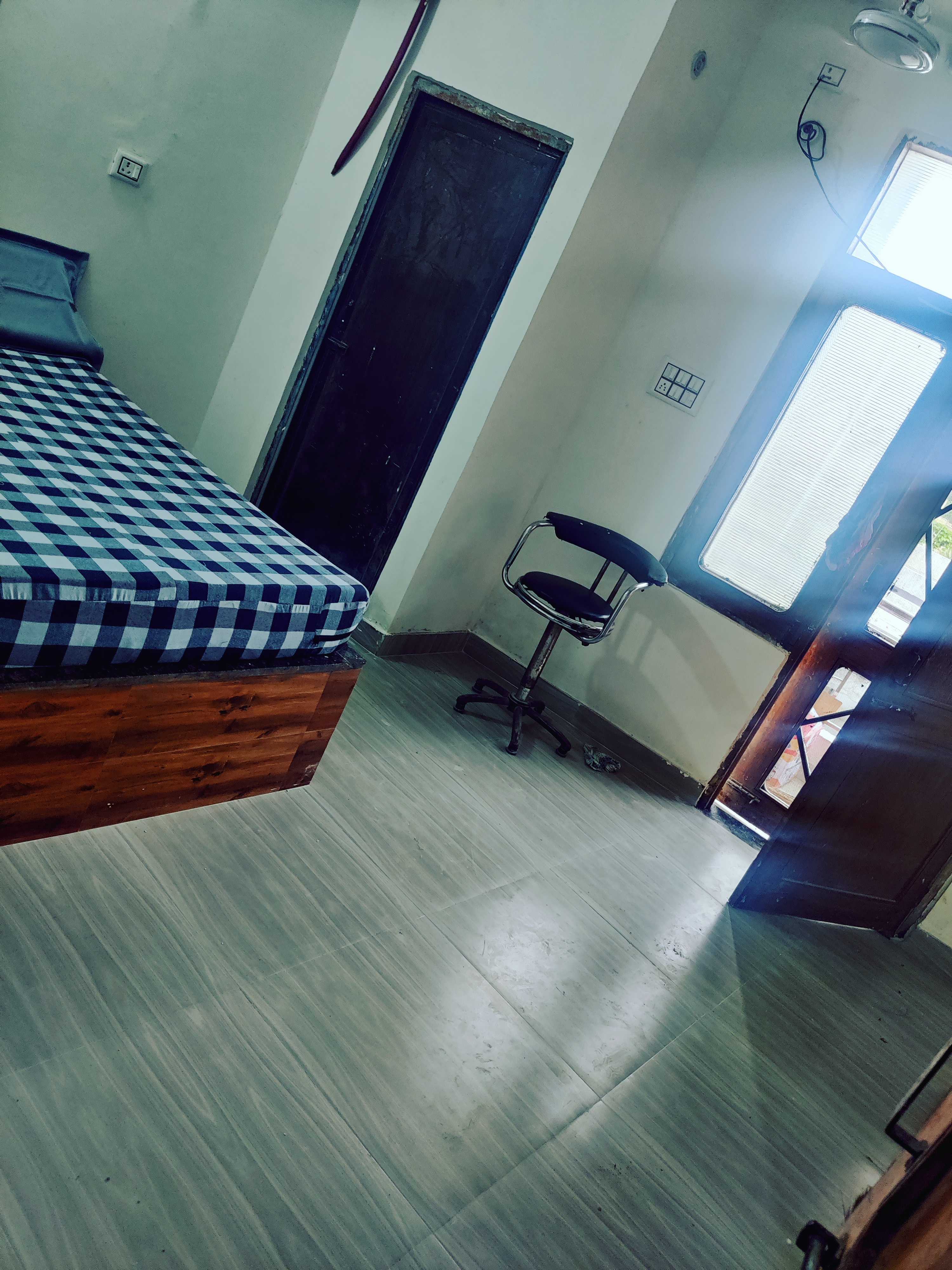 Hotel O Helooeesh Rooms Near Johari Enclave Metro Station, OYO Rooms ...