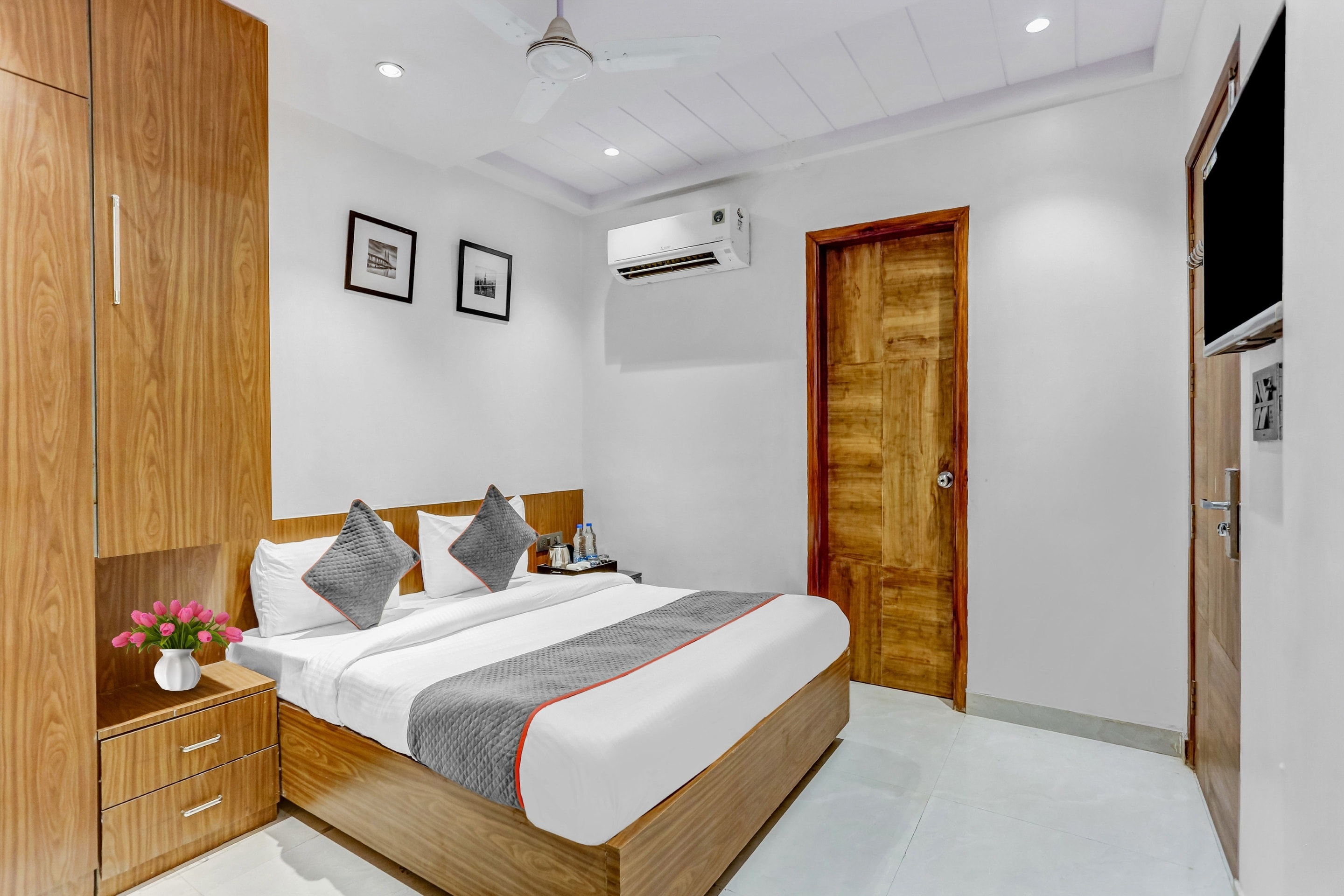Capital O Hotels in Deep Chand Bandhu Hospital, Delhi Starting @ ₹495 ...
