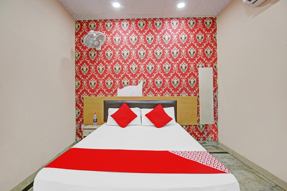 OYO Flagship 92890 Hotel Kunj Inn, Flagship Delhi, Book @ ₹658 - OYO
