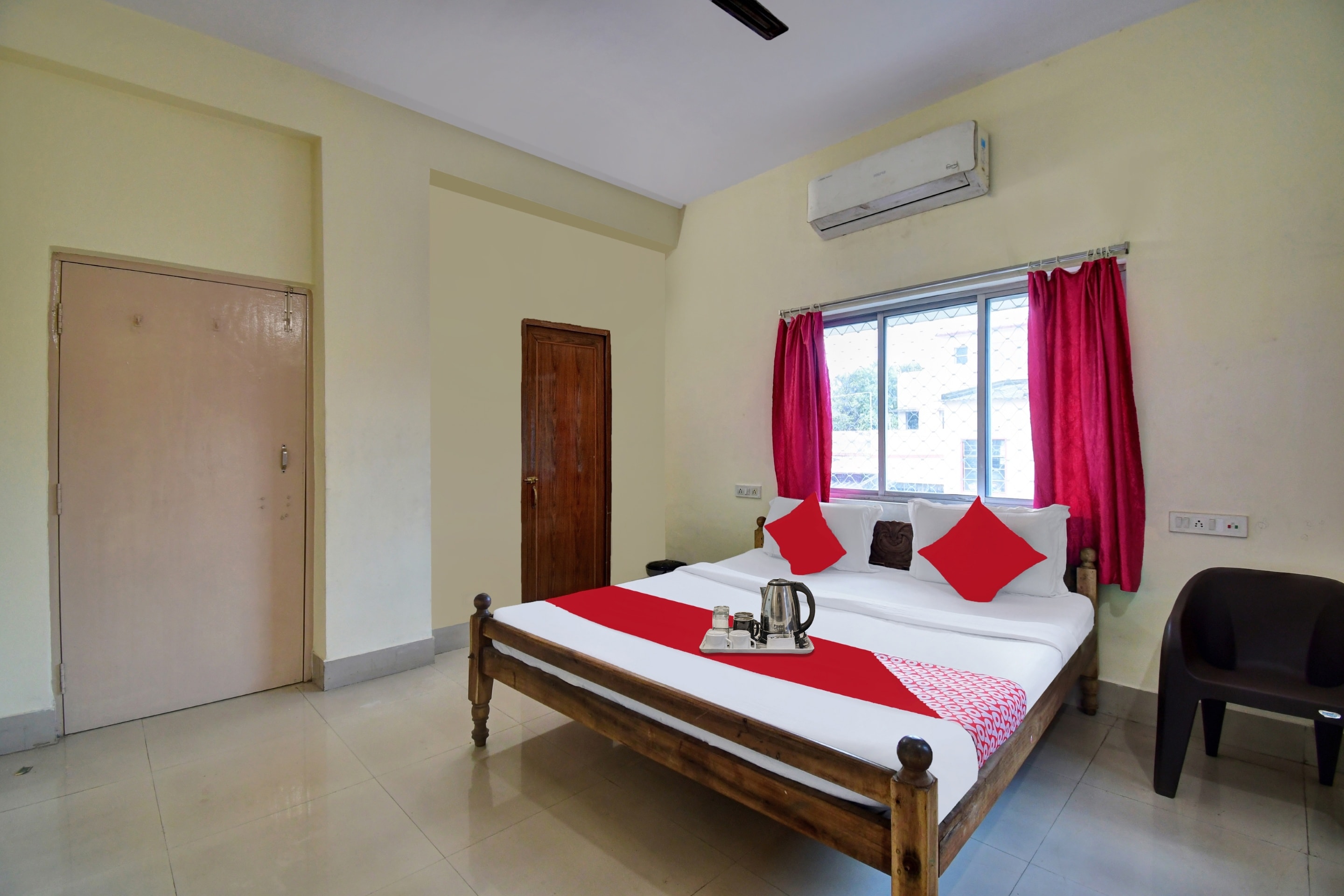 Hotel O Tumpa Inn, Flagship Kolkata, Book @ ₹1200 - OYO