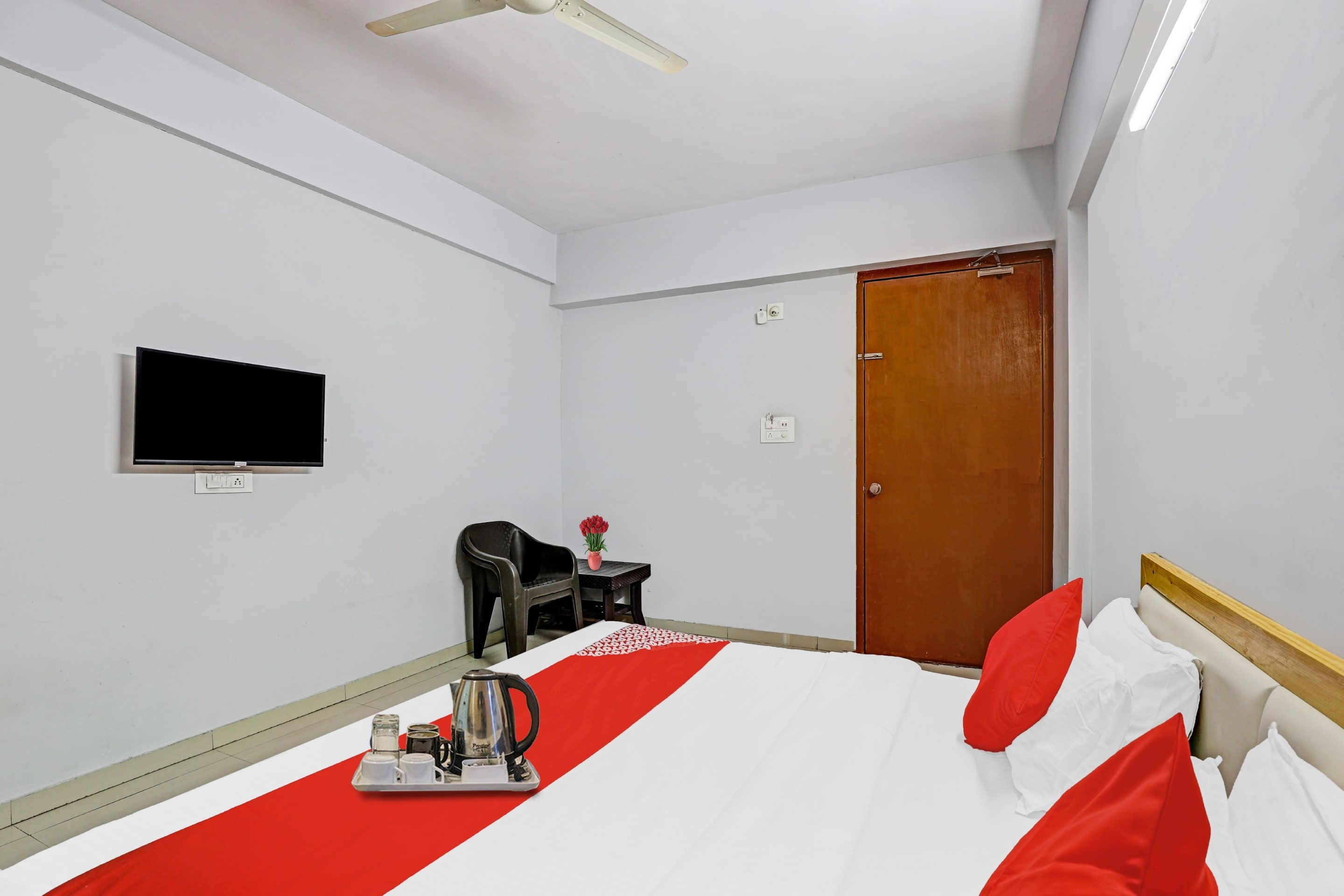 OYO Flagship Hotel Way Point, Flagship Surat, Book @ ₹634 - OYO
