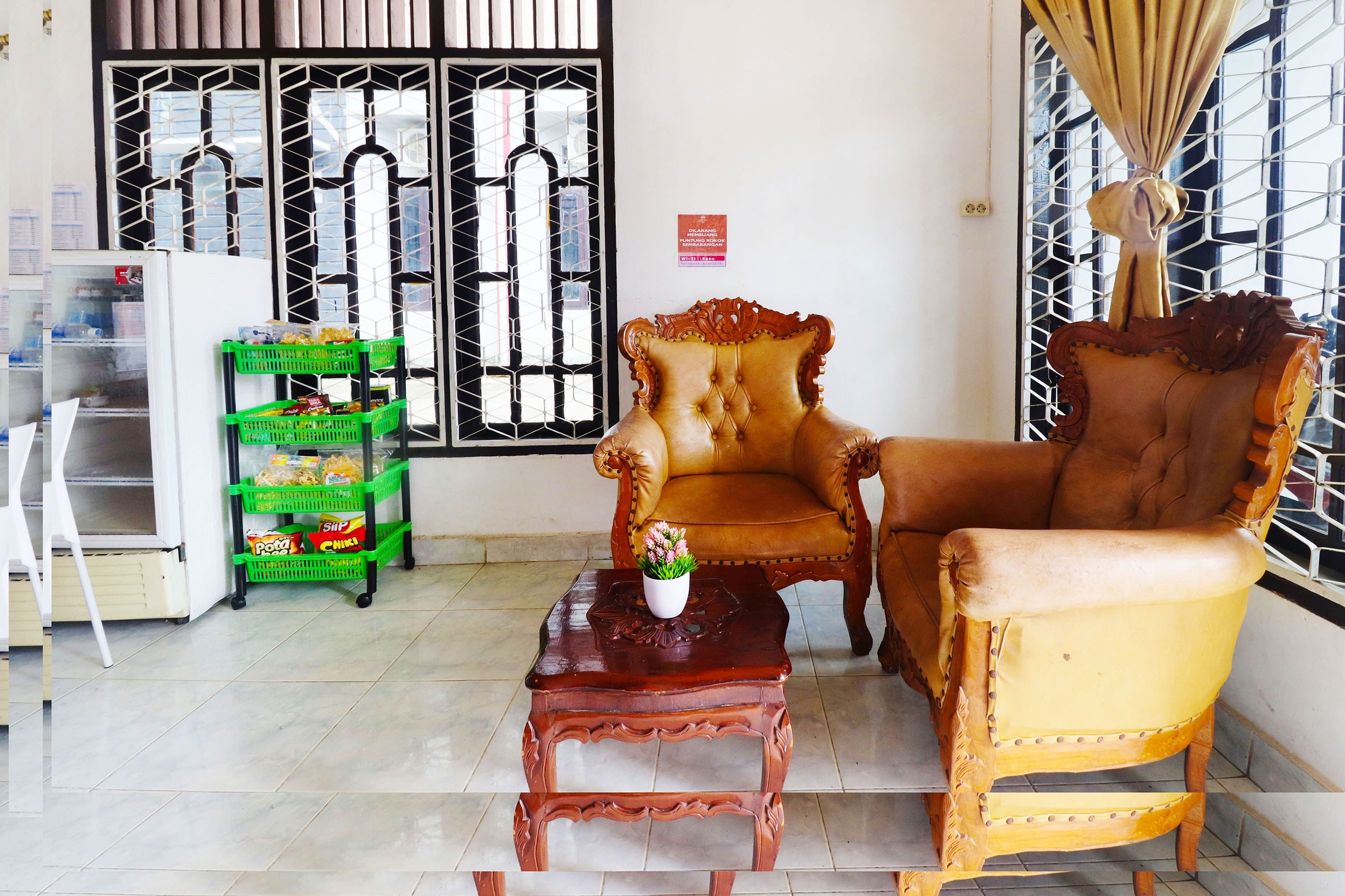 OYO 91607 Steze Guest House Syariah, OYO Hotels Jambi, Book @ Rp98990 - OYO