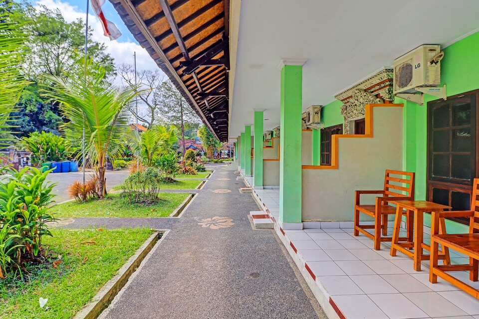 OYO 91610 Batukaru Garden HotelNearLumintang Park OYO Hotels Bali OYO 91610 Batukaru Garden HotelNearLumintang Park OYO Hotels Bali