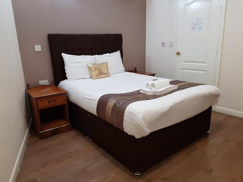 Weaste Hotel Manchester , OYO Hotels Manchester, Book @ £42 - OYO