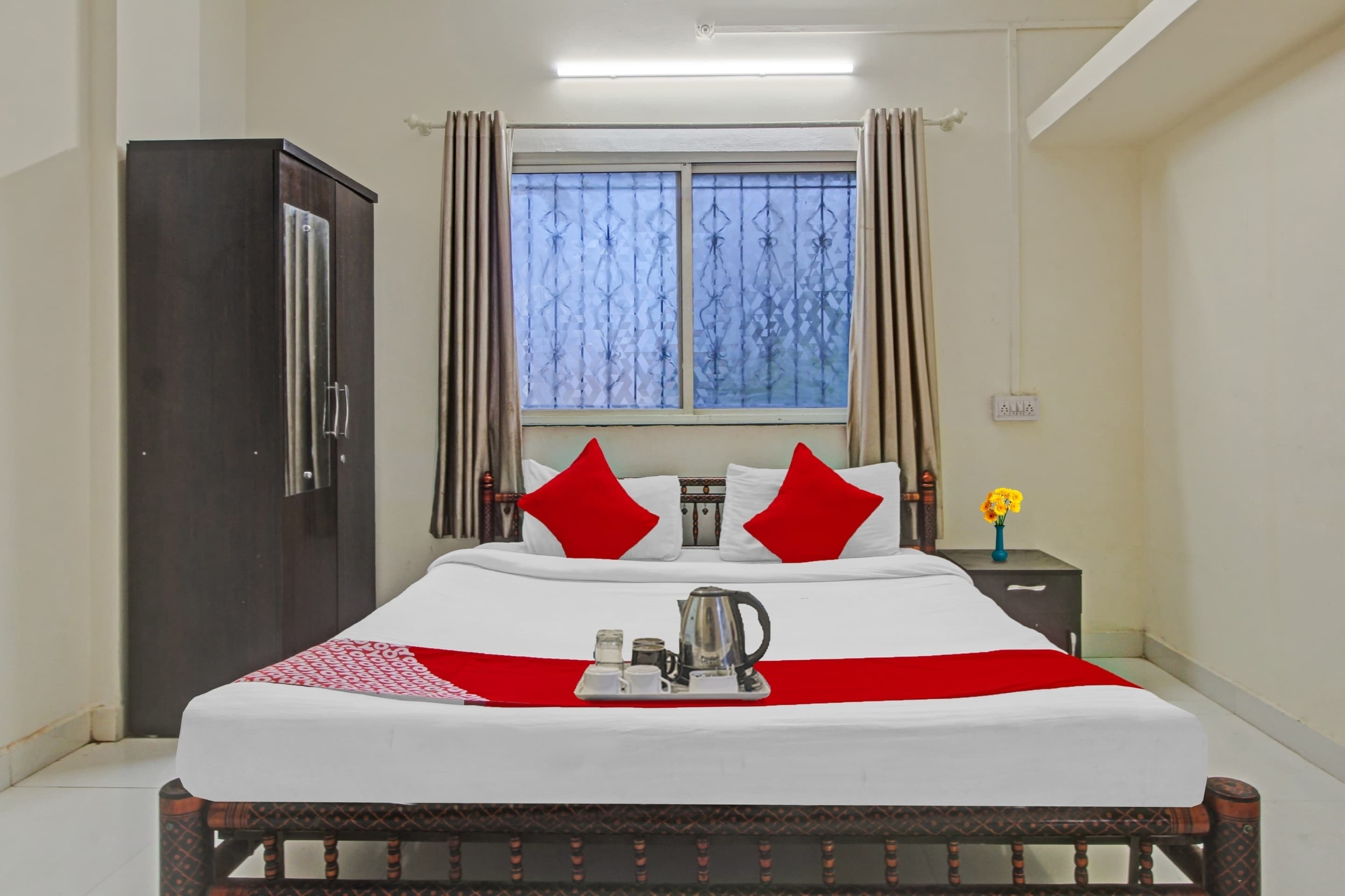 Flagship 700353 Cruz House, Flagship Pune, Book @ ₹877 - OYO