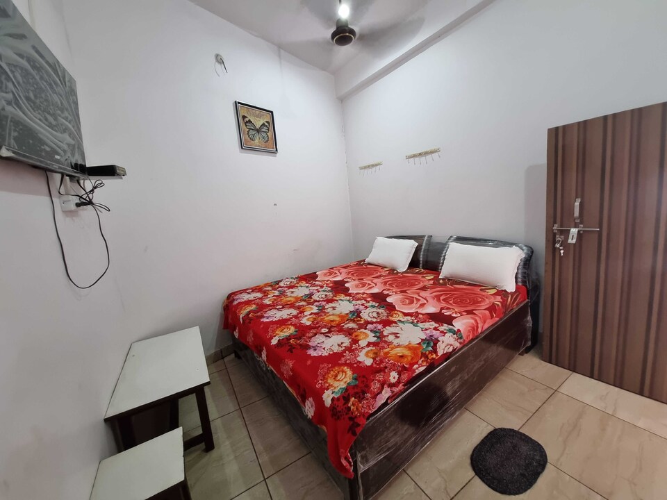 SPOT ON New Sharma Hotel, SPOT ON Aligarh, Book @ ₹1091 - OYO