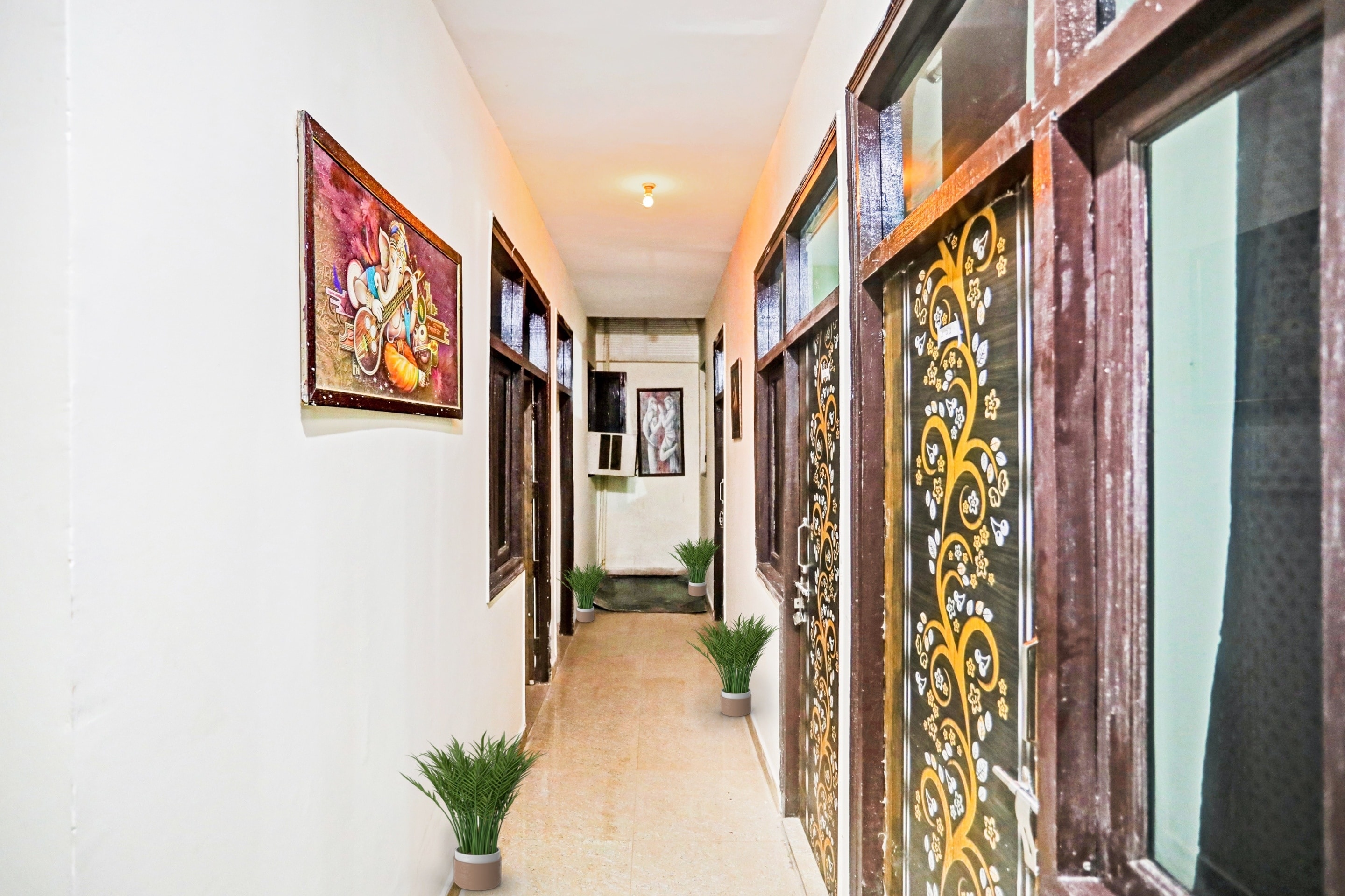 Hotel O Kanha, Flagship Noida, Book @ ₹797 - OYO