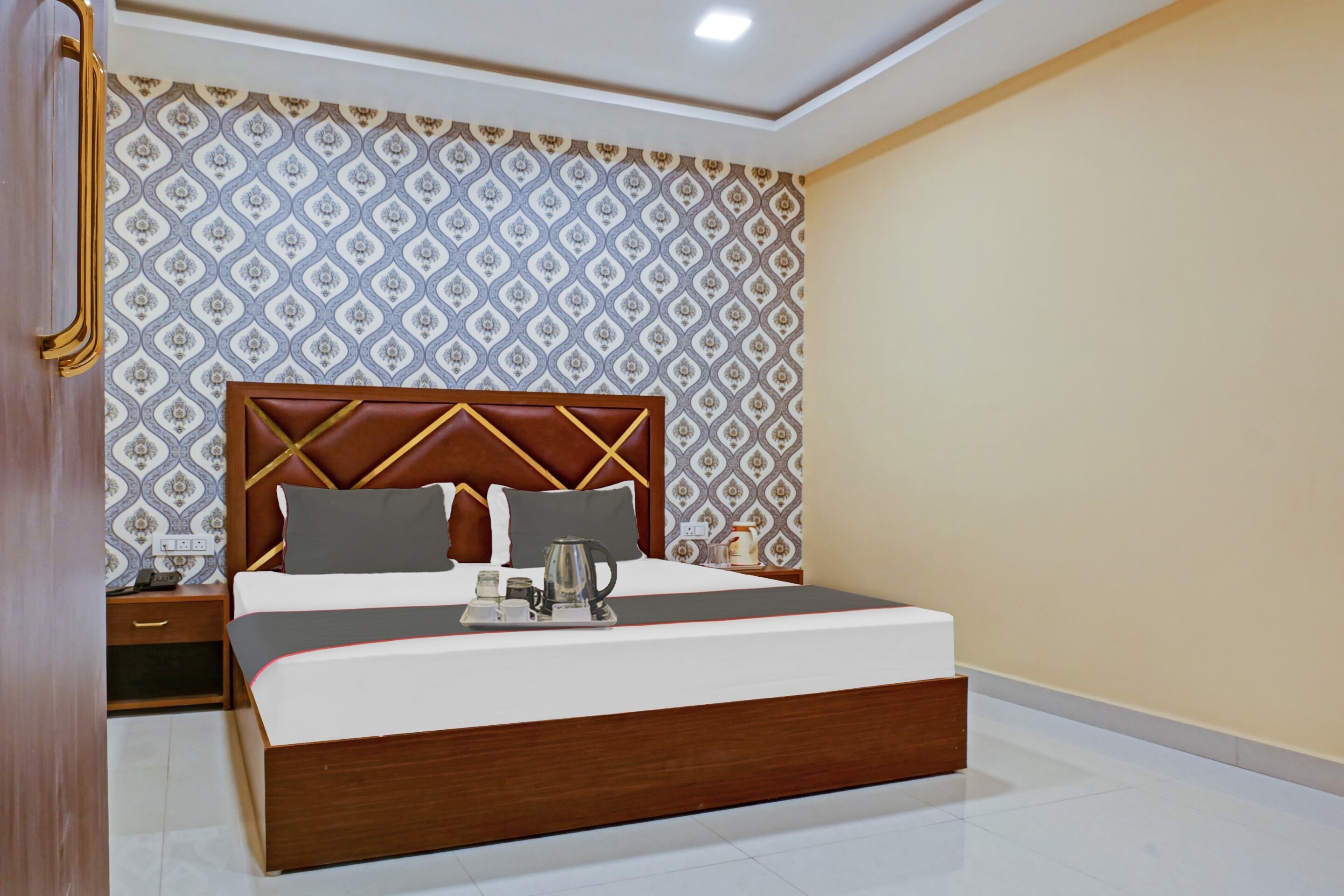 Collection O Hotel Blue Diamond, Collection O Prayagraj, Book @ ₹2252 - OYO