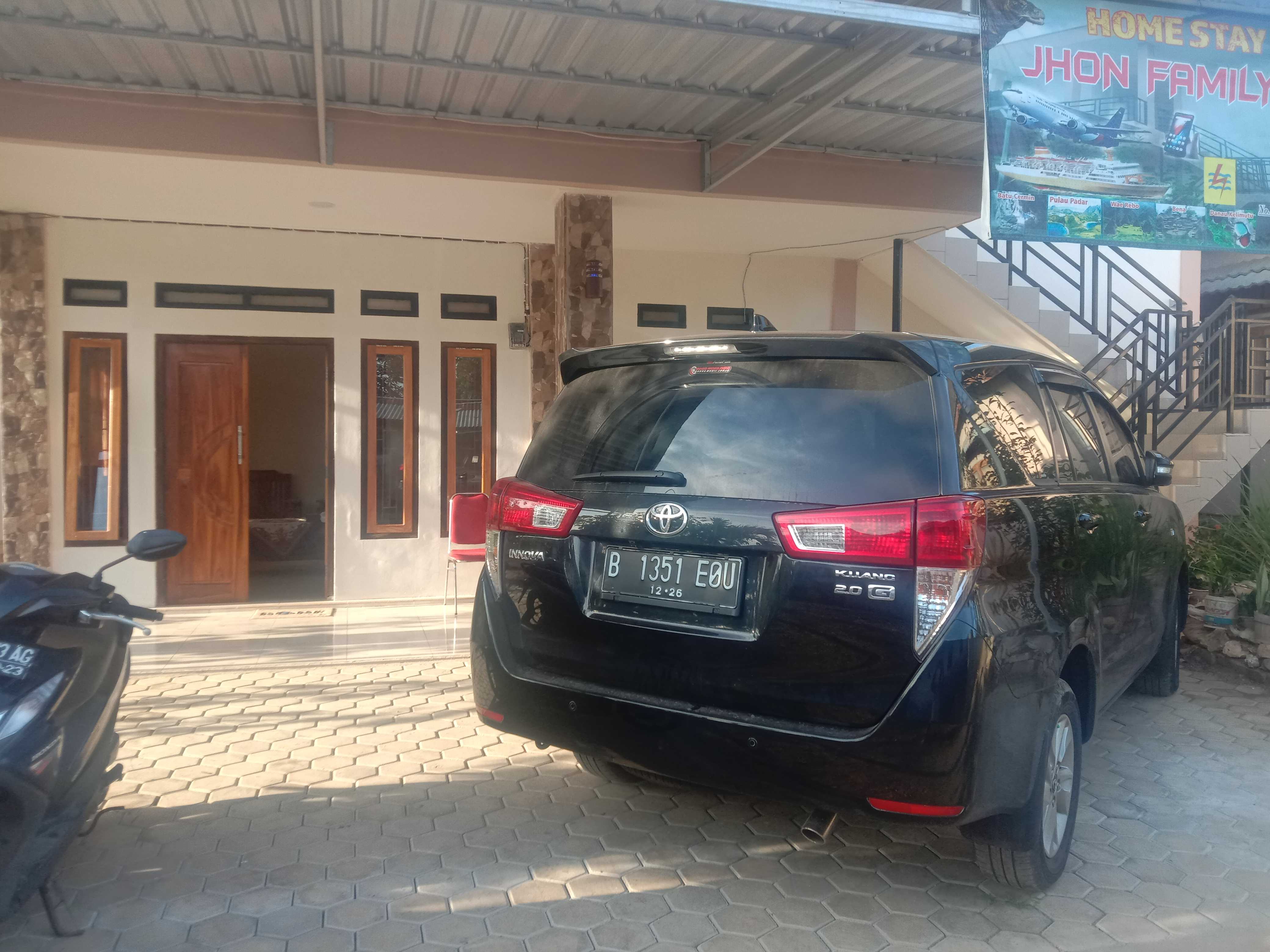 EXPRESS O 91722 Home Stay Dan Sewa Mobil Jhon's Family, OYO Hotels ...