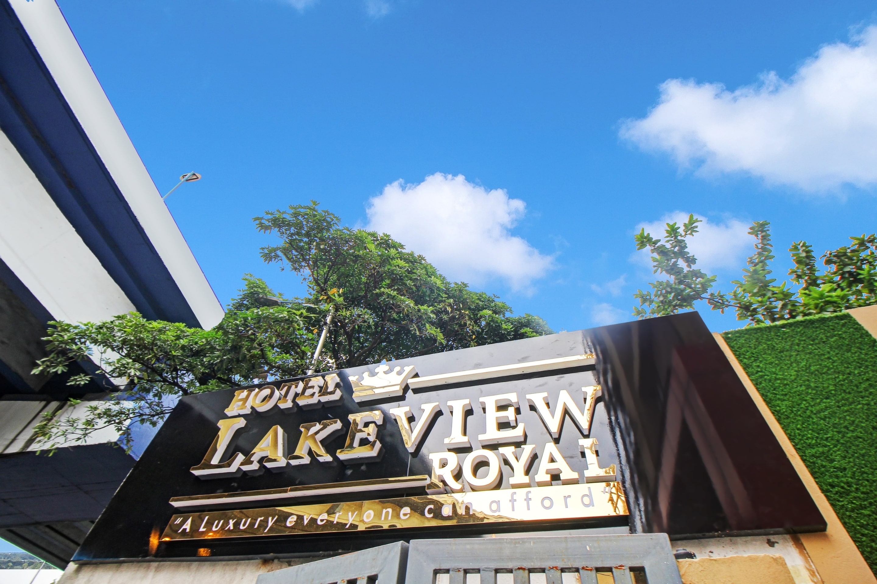 Townhouse Oak Hotel Lake View Royal Near Science City, Townhouse Oak ...