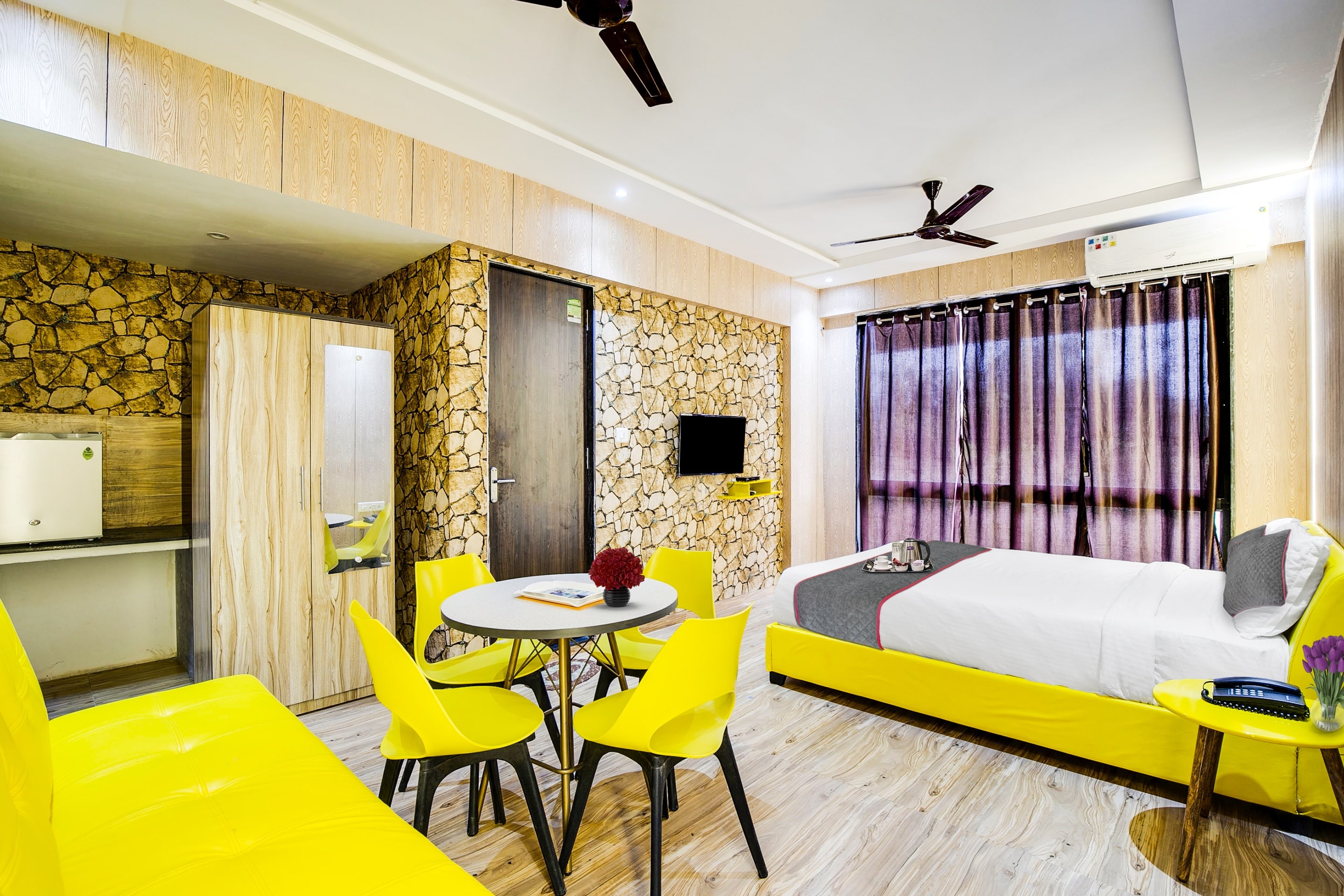 OYO Townhouse 701084 Hotel Raspberry Breeze, Townhouse Daman, Book ...