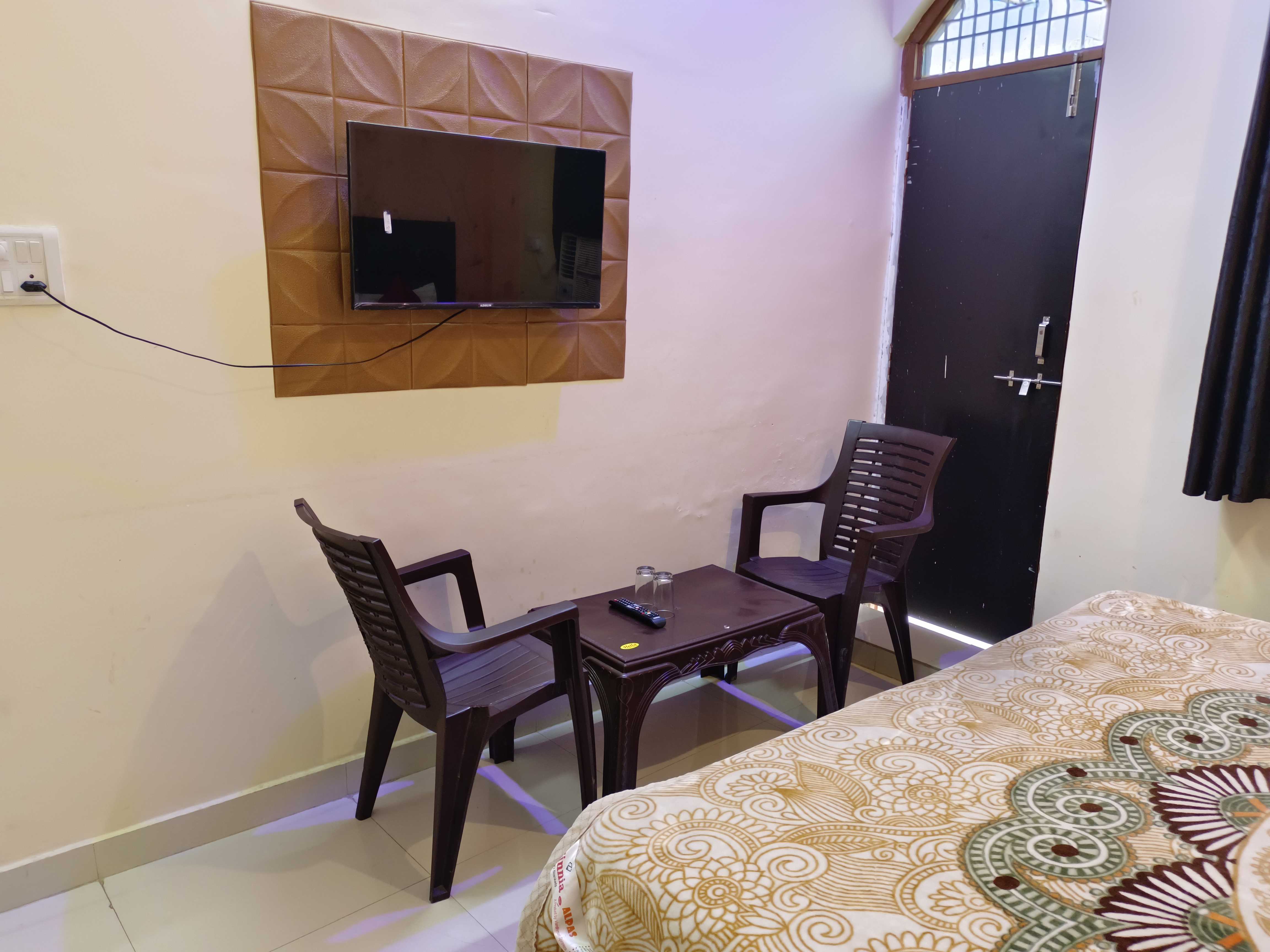 OYO Hotal Ar Palace, OYO Rooms Varanasi, Book @ ₹490 - OYO