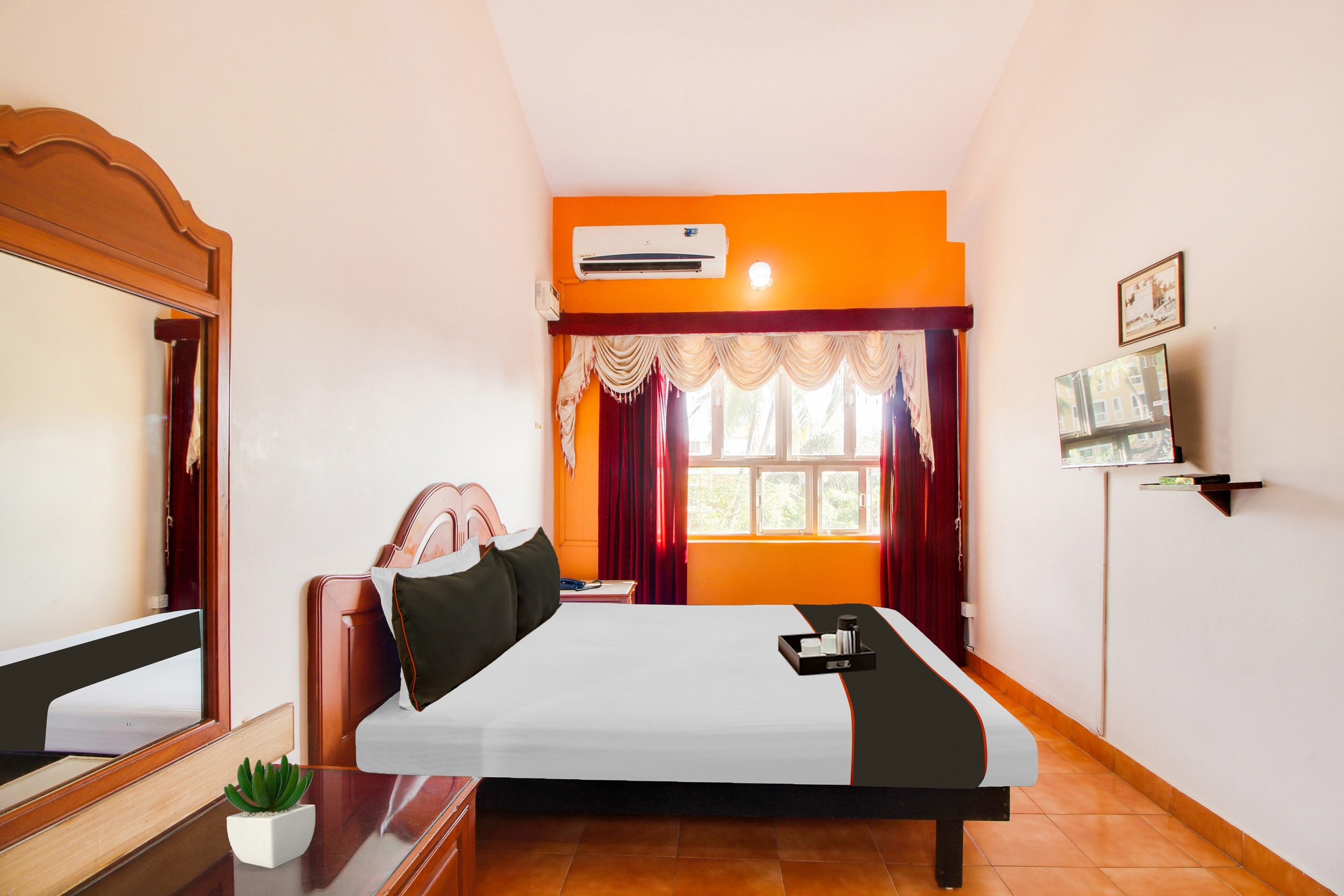 Capital O Hotels in Coco Beach, Goa Starting @ ₹3122 - Upto 72% OFF on ...
