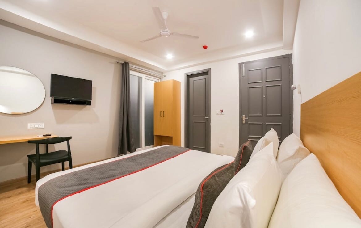 OYO Townhouse 1130 262 Kailash Enclave Near M2K Cinemas Rohini ...