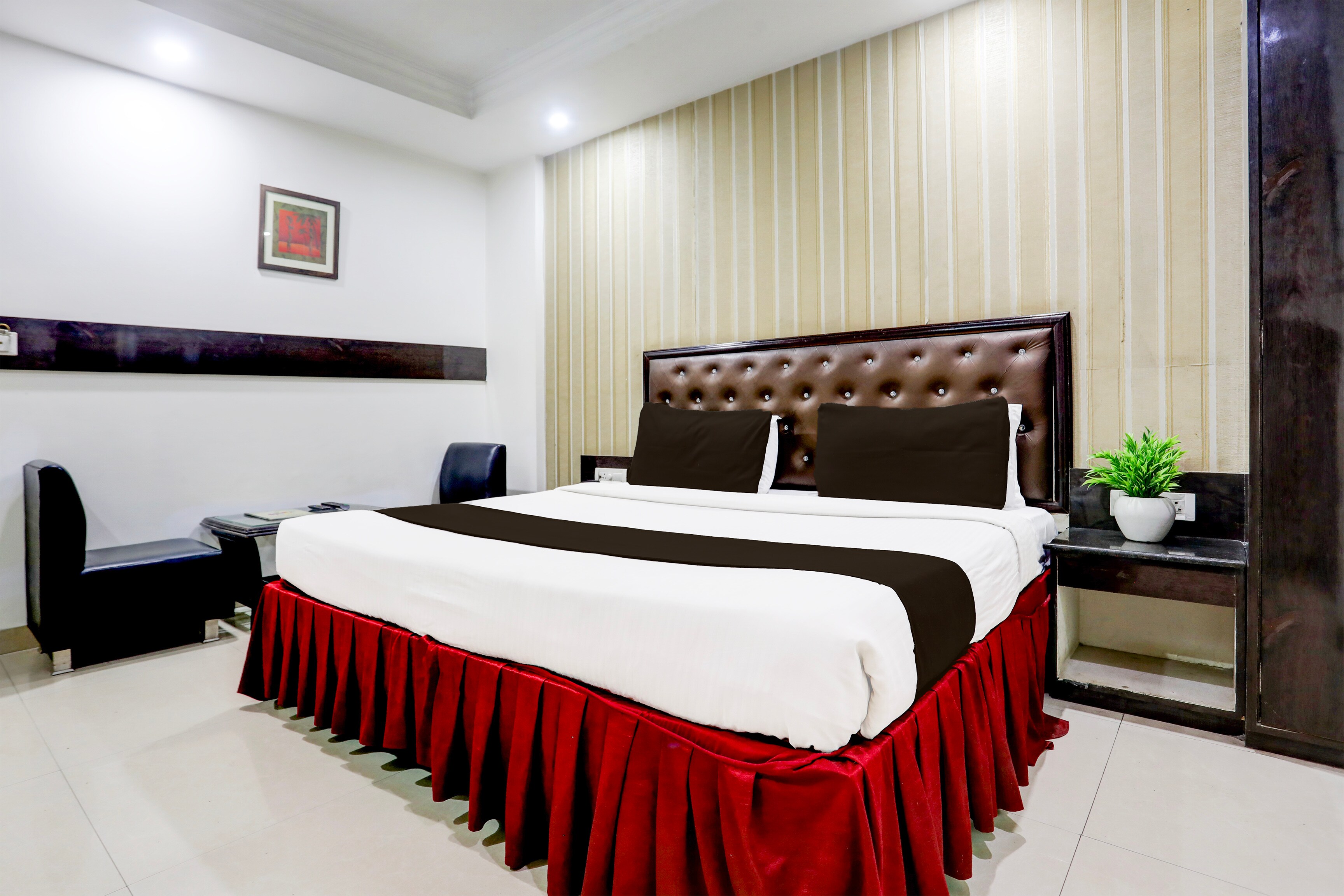 Townhouse Hotels in Bhind Road & Airport Road, Gwalior Starting @ ₹910 ...