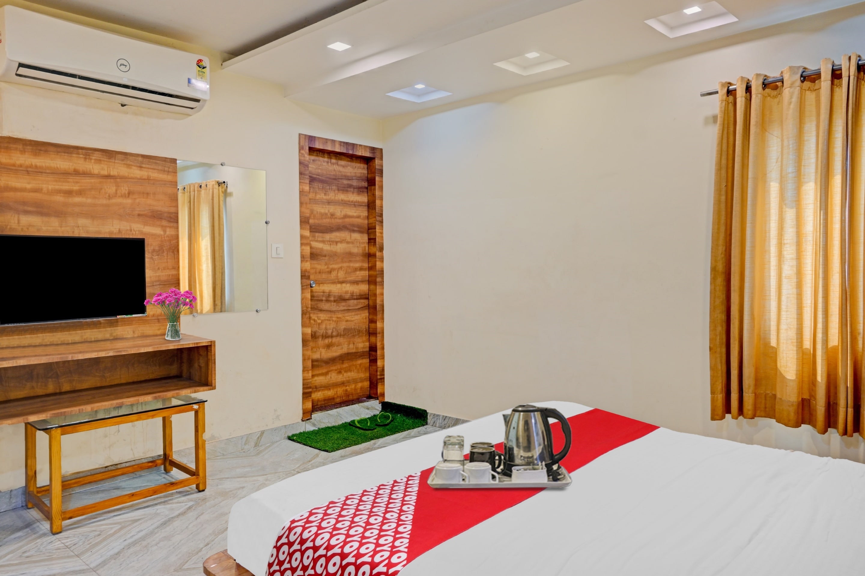 OYO Flagship Hotel Sai Palace, Flagship Varanasi, Book @ ₹777 - OYO