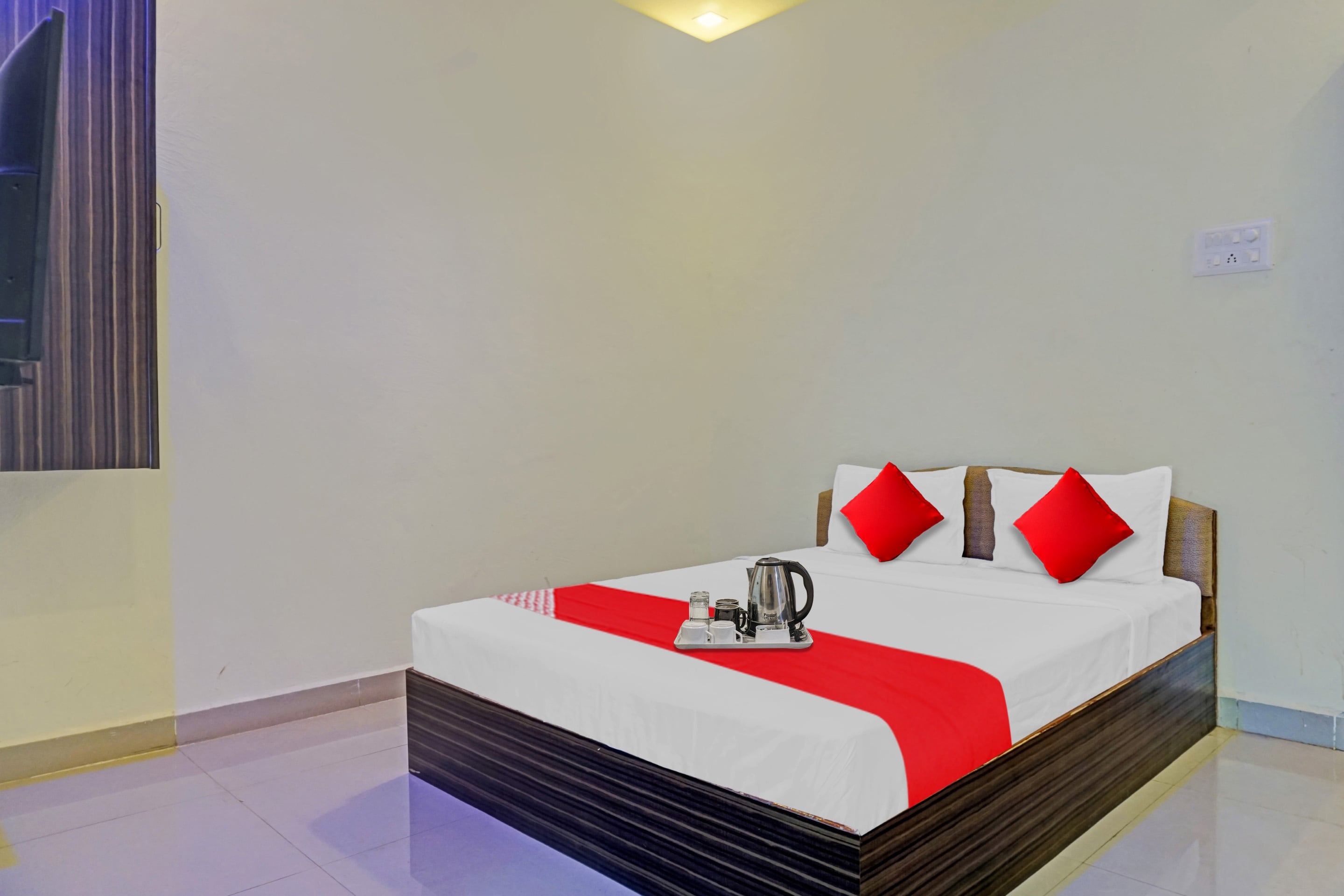 OYO Sai Lodge, Flagship Pune, Book @ ₹919 - OYO