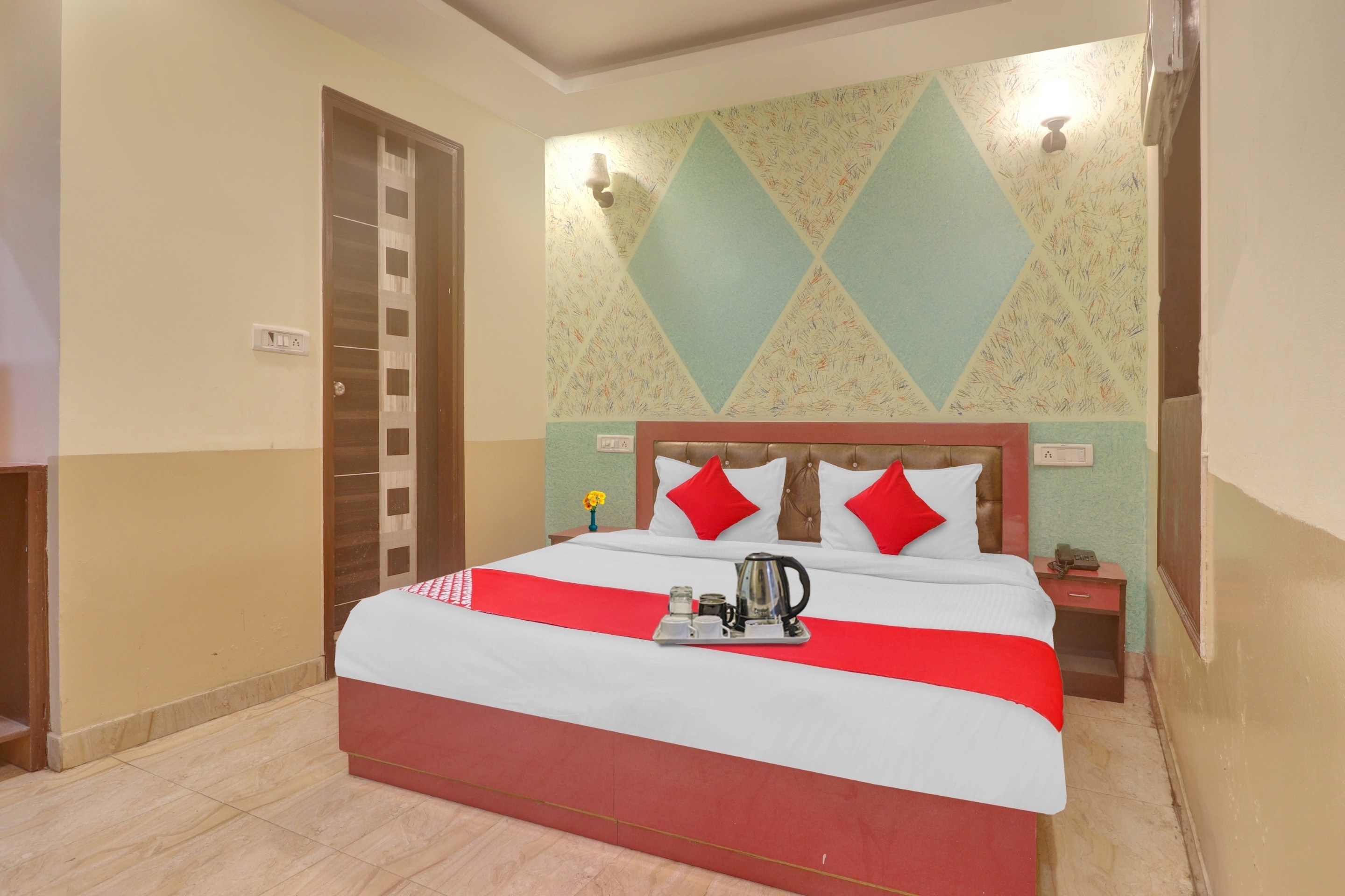 Hotel O Prince Home Stay Near Ambience Mall, Flagship Delhi, Book ...