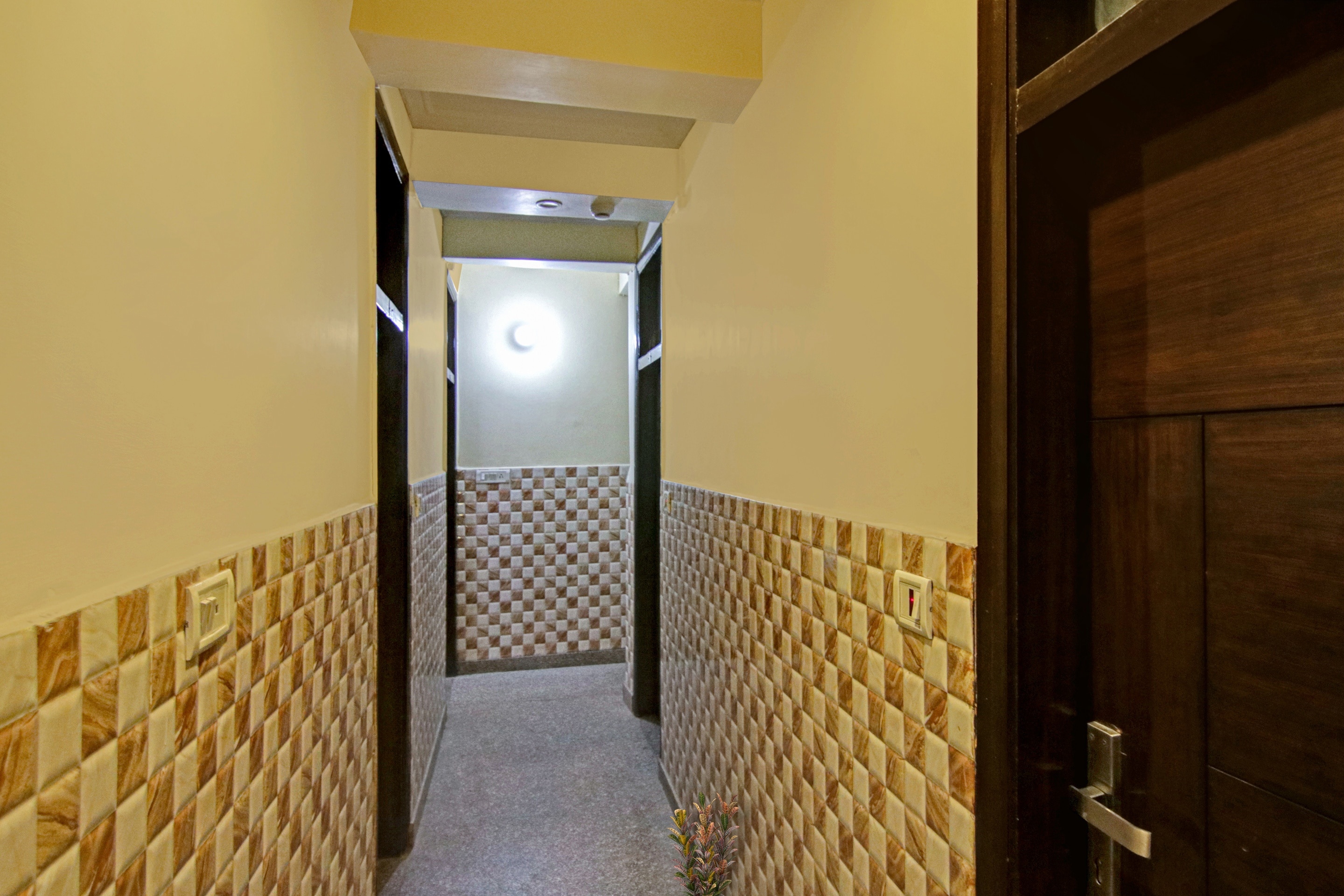 OYO Flagship Hotel DP Palace, Flagship Delhi, Book @ ₹730 - OYO