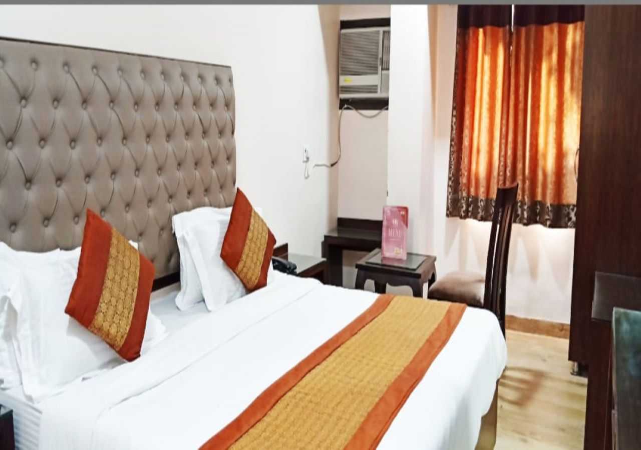 OYO Neelam Hotels Near Jama Masjid, OYO Rooms Delhi, Book @ ₹2798 - OYO
