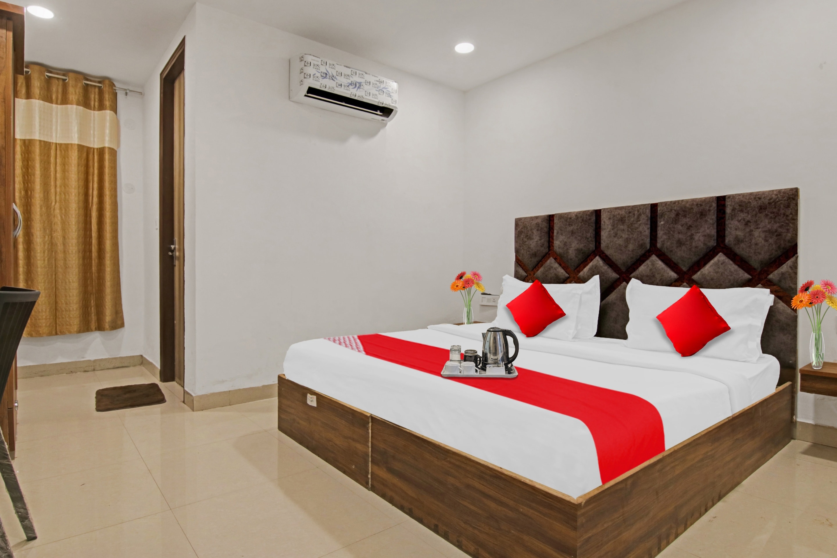 OYO Flagship 804502 Townhouse Hotel Grand Near Badarpur Border Metro ...