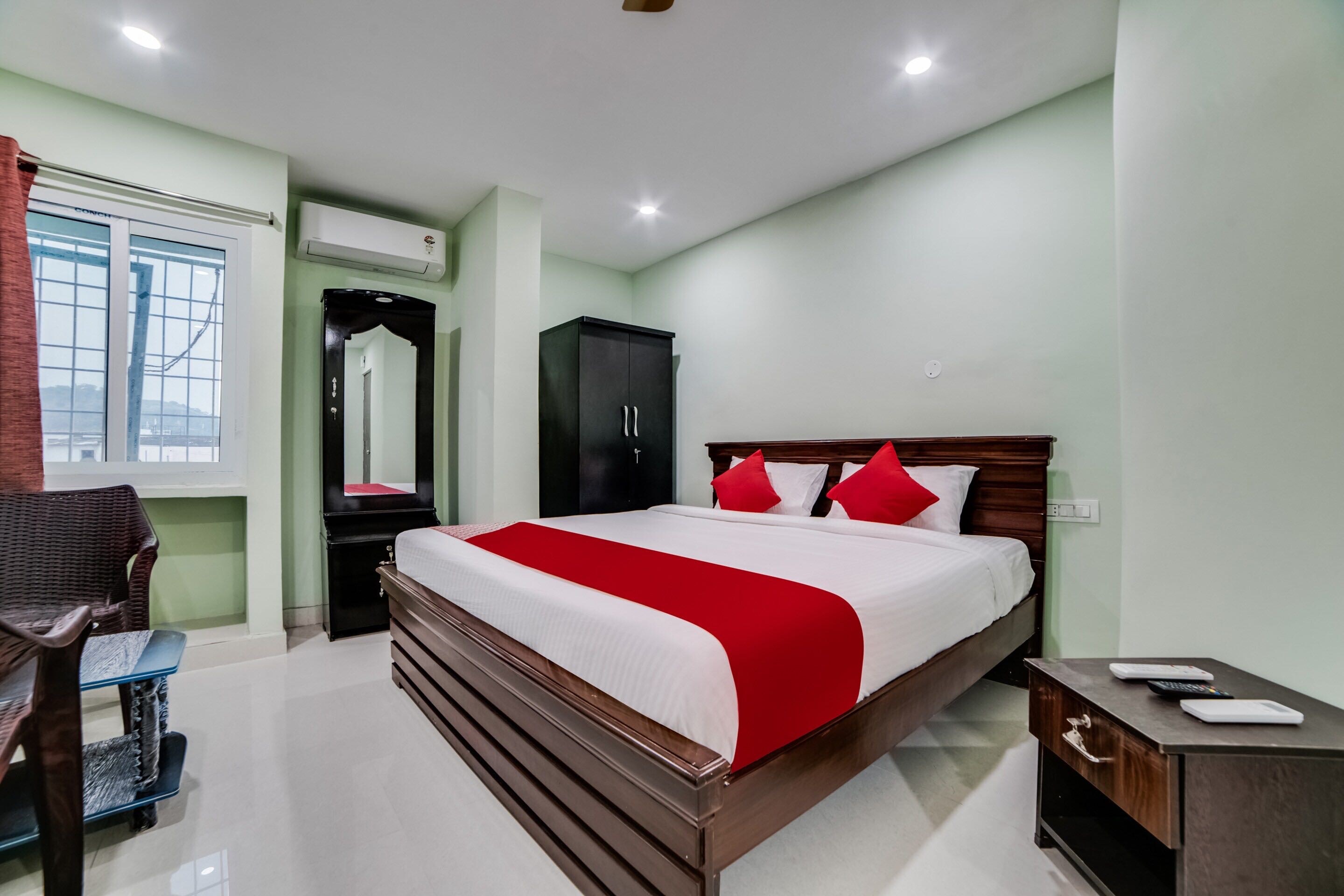 Hotel O SHRESTHA INN, Flagship Warangal, Book @ ₹1095 - OYO