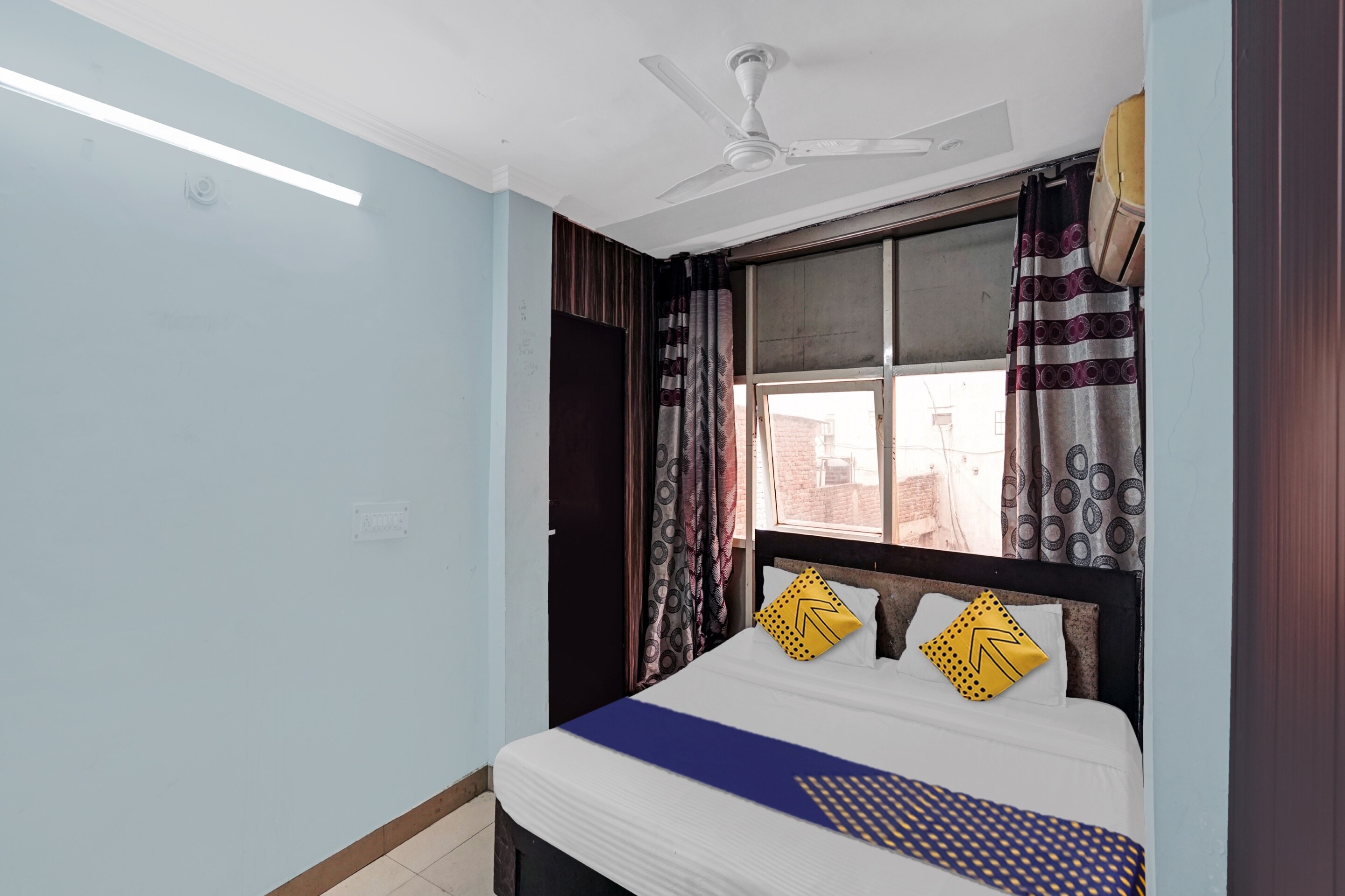 Hotel O AK Residency, SPOT ON Noida, Book @ ₹716 - OYO