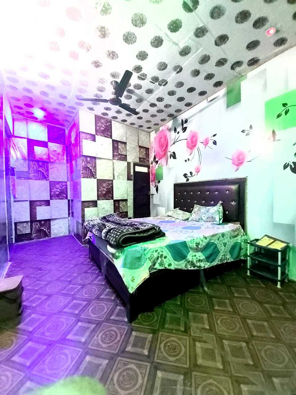 SPOT ON Holiday Inn Cafe, SPOT ON Muzaffarnagar, Book @ ₹757 - OYO
