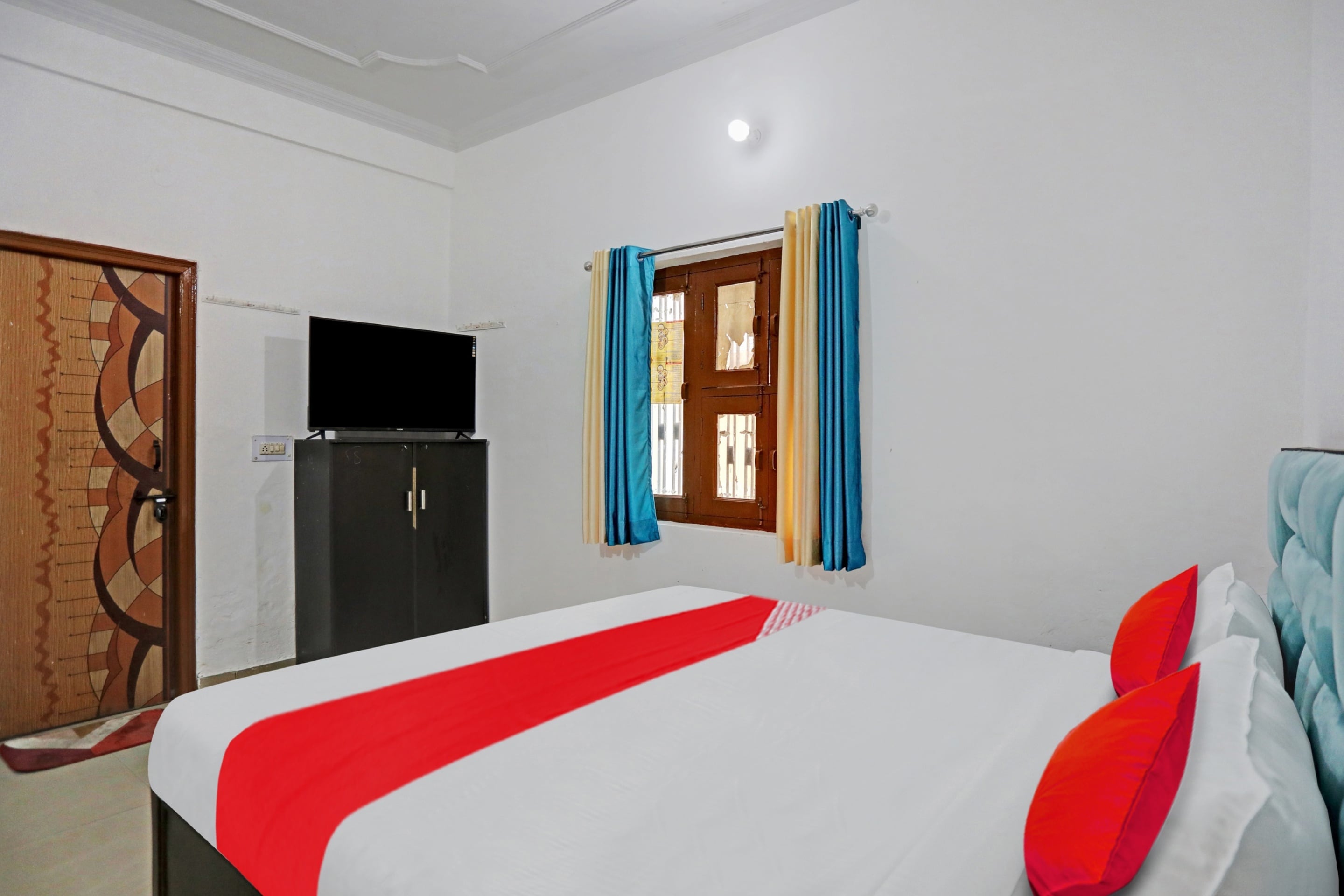 Flagship Hotel Blu Inn, Flagship Ghaziabad, Book @ ₹948 - OYO