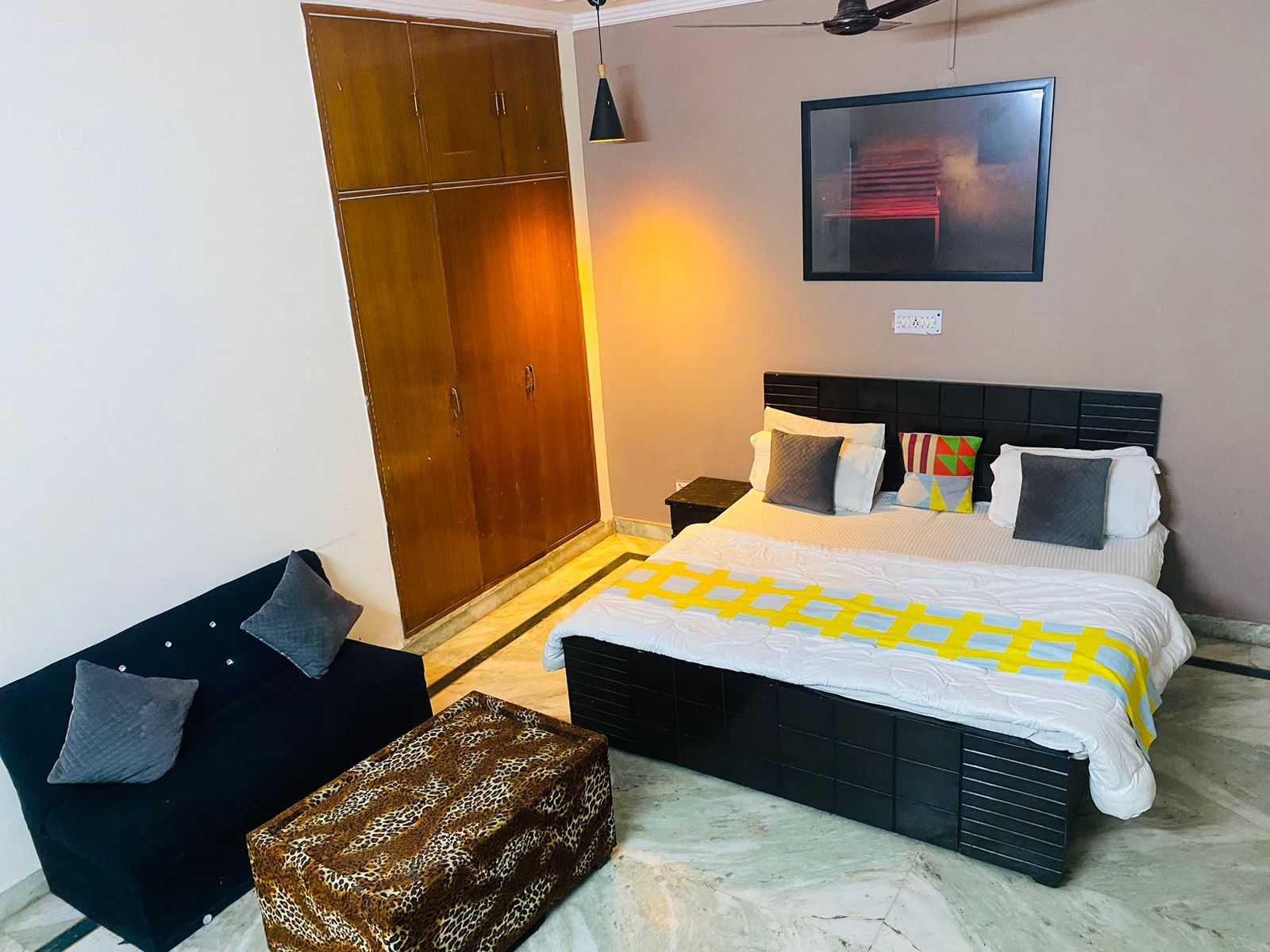 OYO Hotel Near TDI Mall, OYO Rooms Delhi, Book @ ₹661 - OYO
