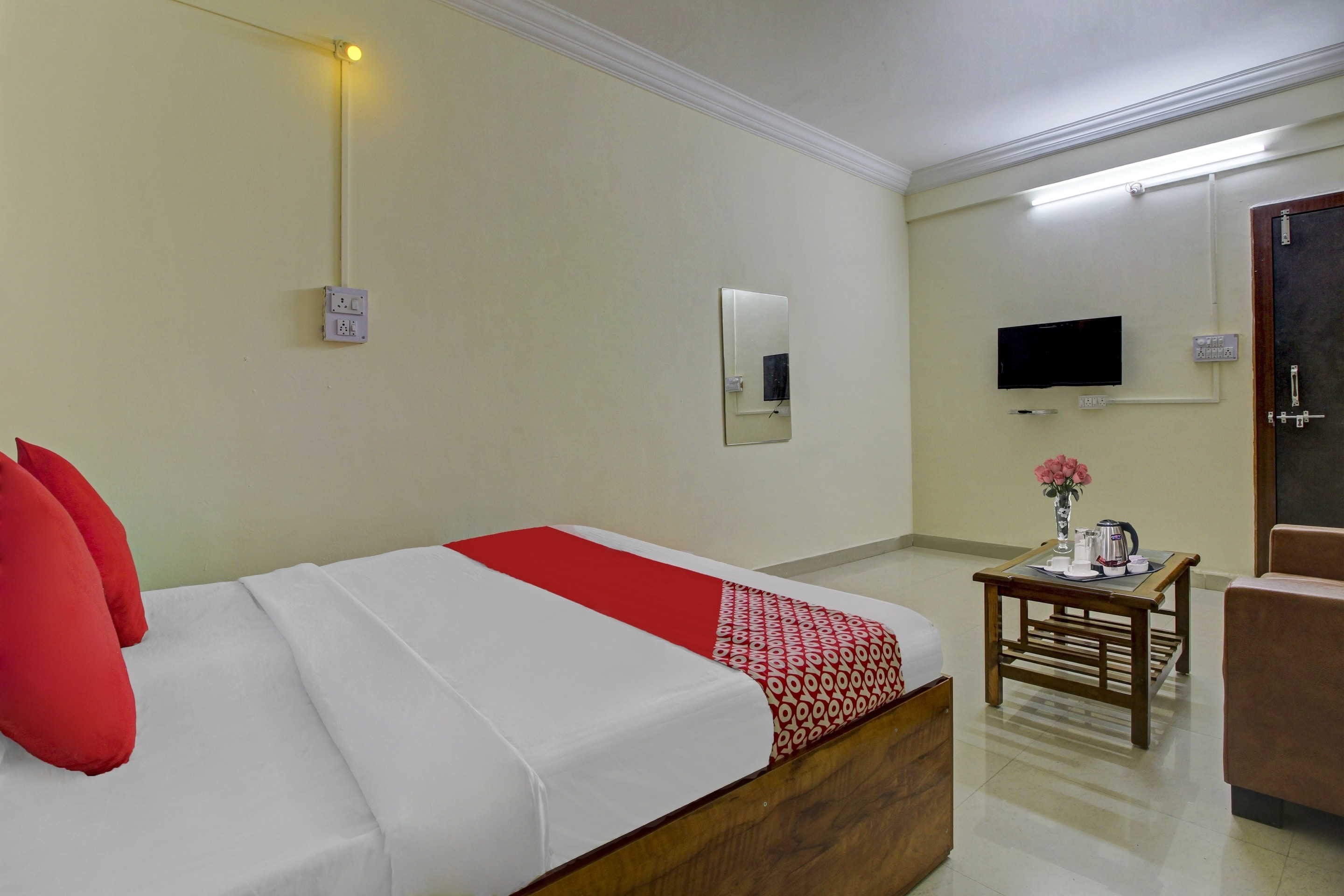 Hotel O Sai Executive Lodging, Flagship Pune, Book @ ₹1161 - OYO