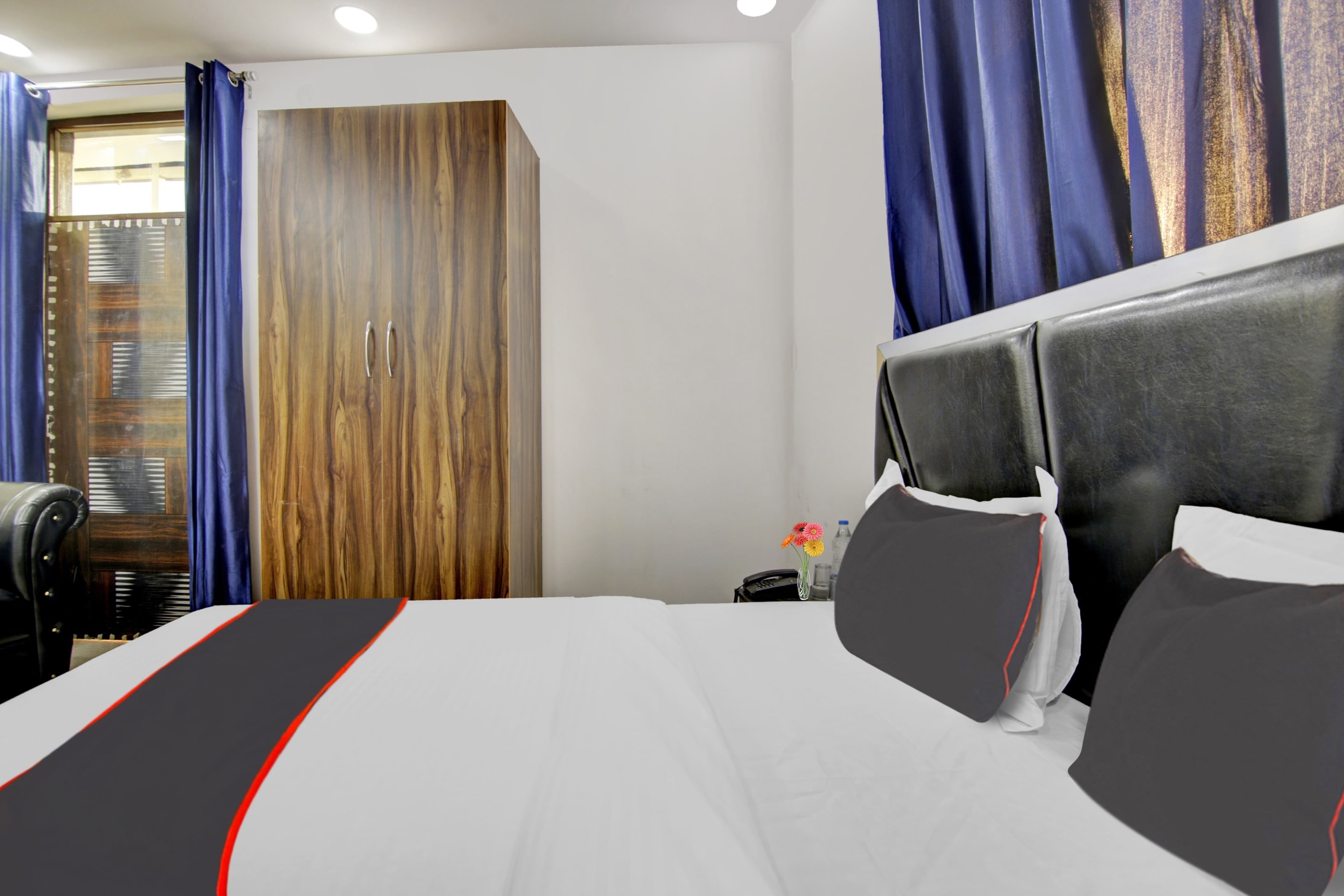 Collection O Radisson Blue Hotel Nearby Khajuri chowk-Signature Bridge ...