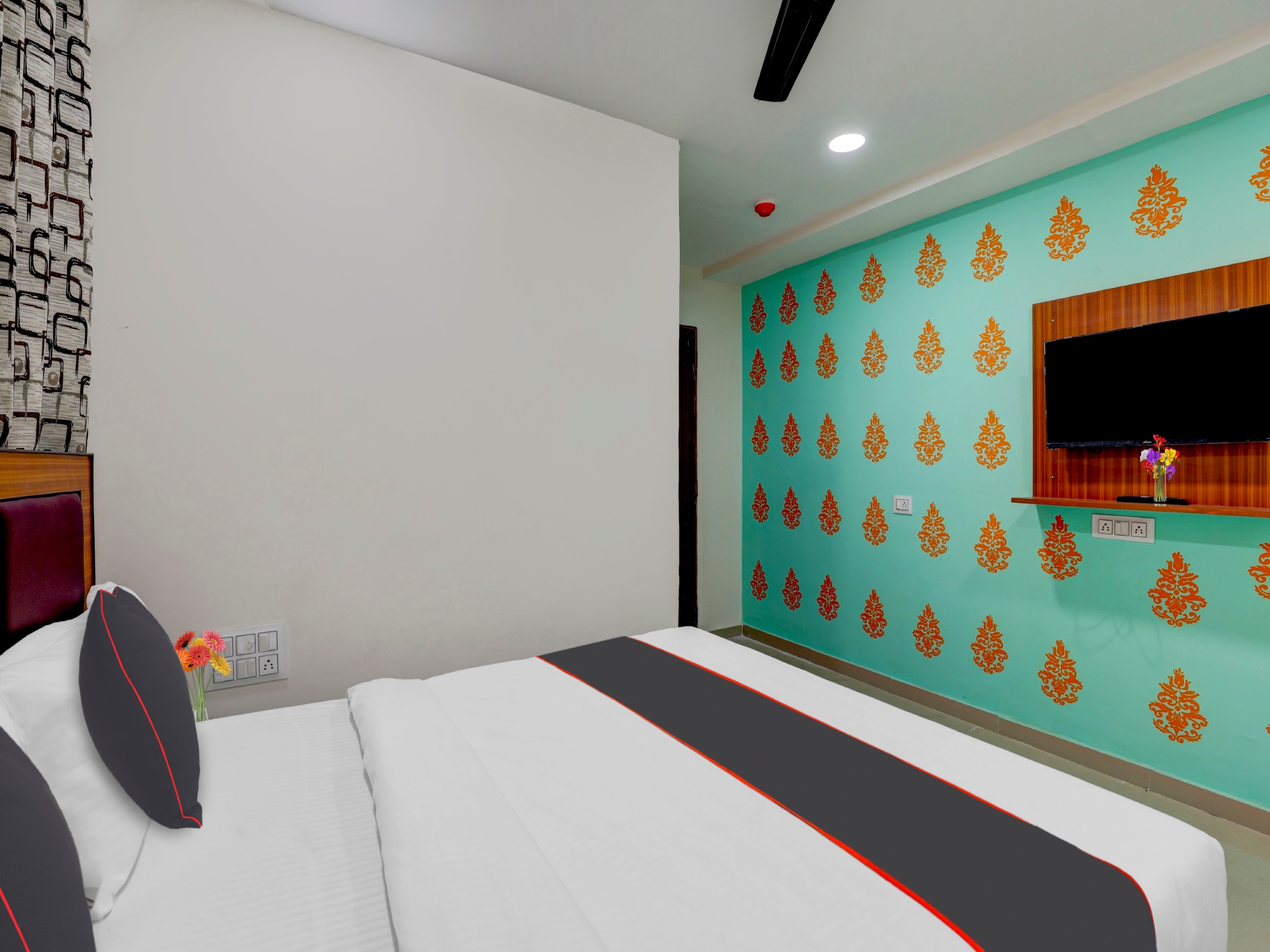 OYO 806579 Hotel Green Park, Collection O Ahmedabad, Book @ ₹741 - OYO