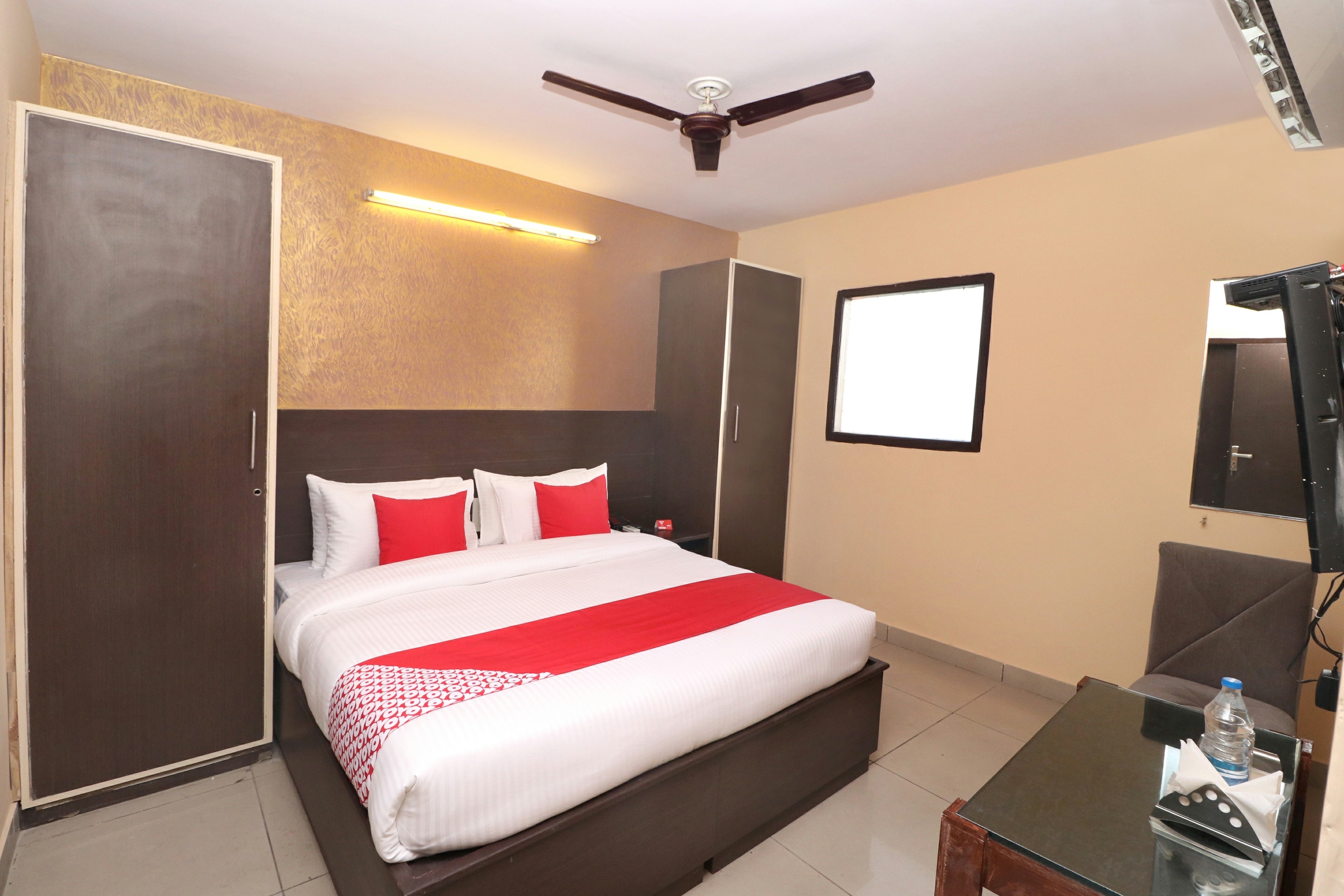 OYO Amsons Stays, OYO Rooms Ludhiana, Book @ ₹501 - OYO