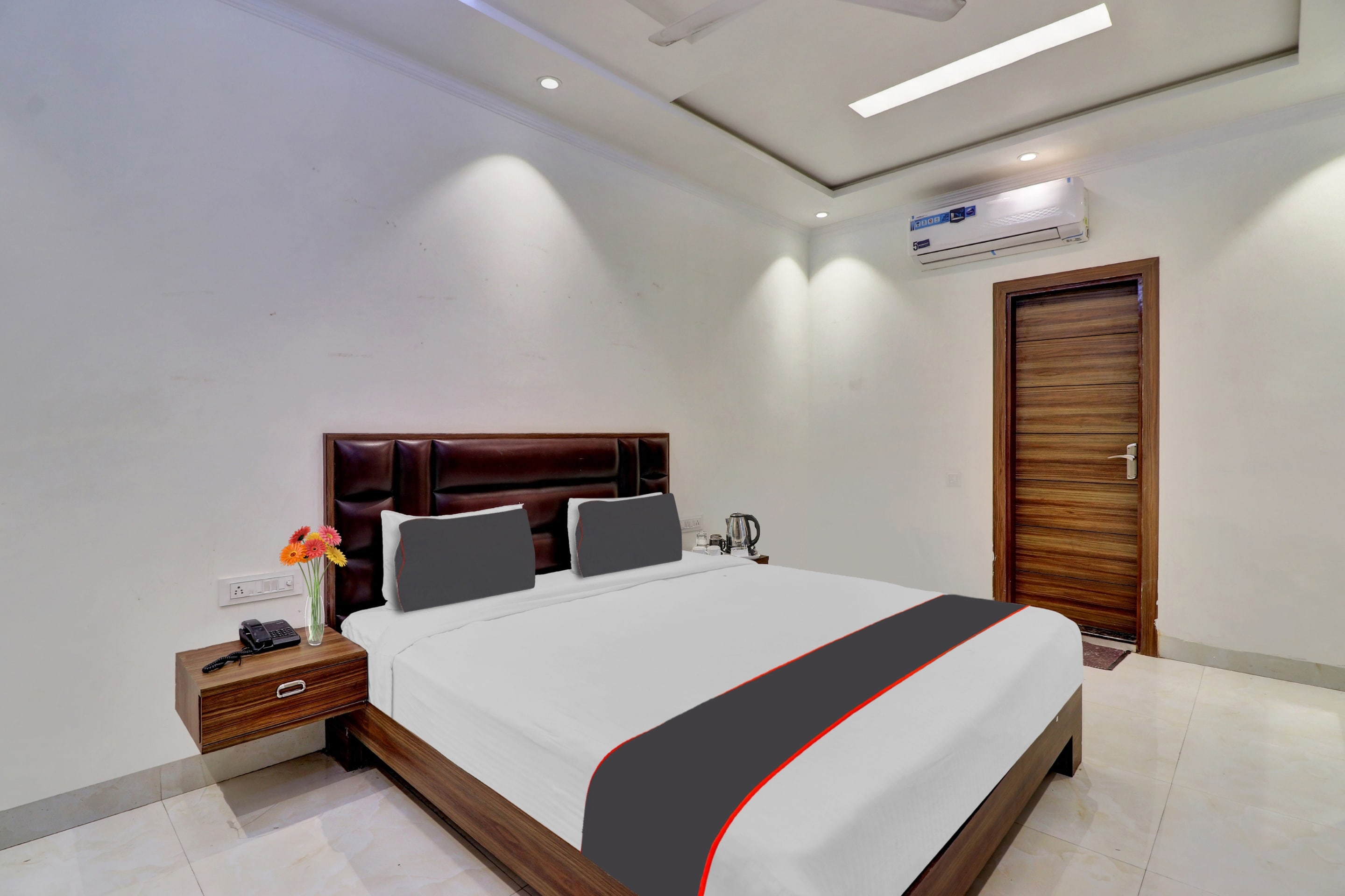 Collection O Bhawna Vyas Hotel, Collection O Agra, Book @ ₹862 - OYO