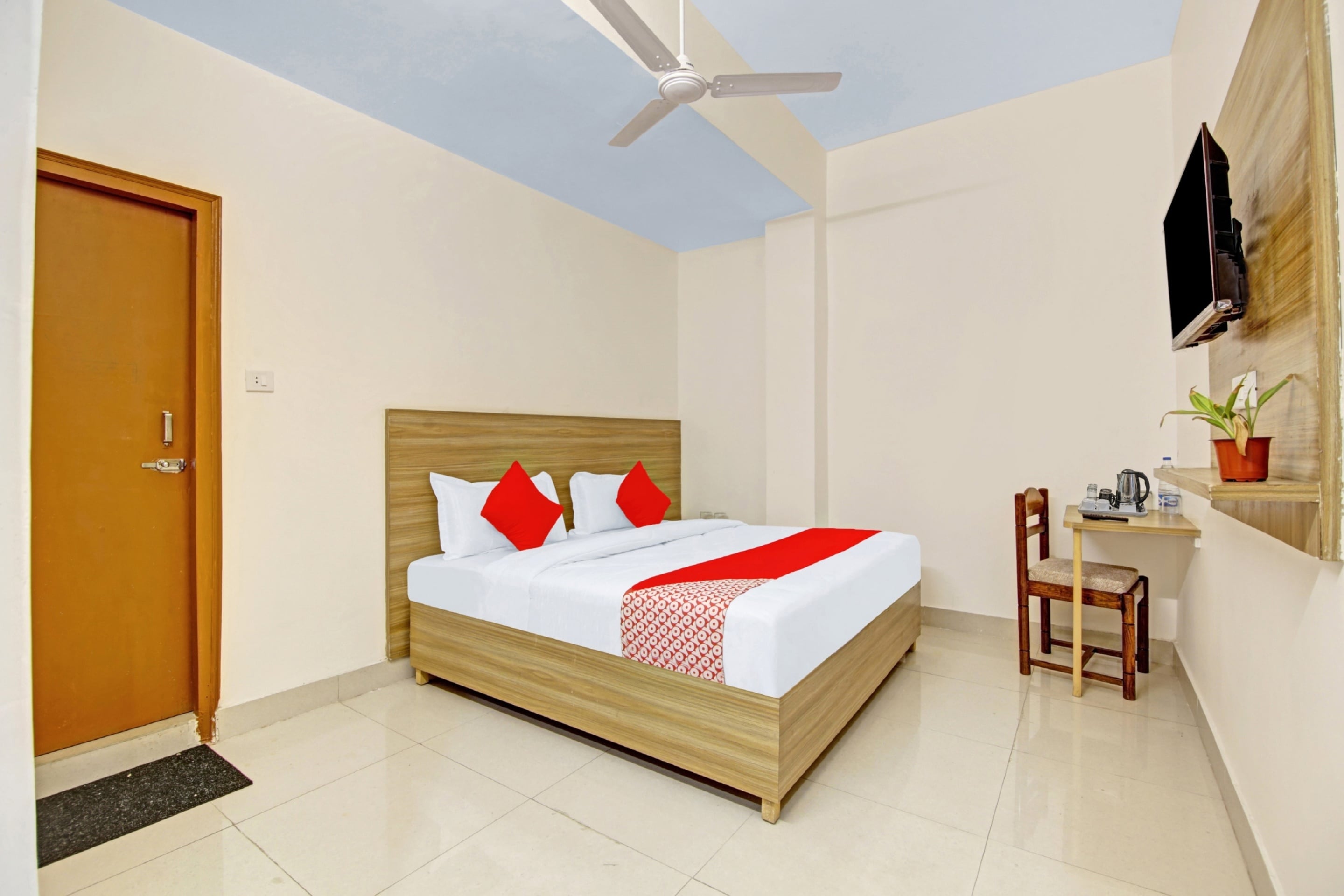 Hotel O 807723 Hotel The Grand Rdc, Flagship Ghaziabad, Book @ ₹688 - OYO