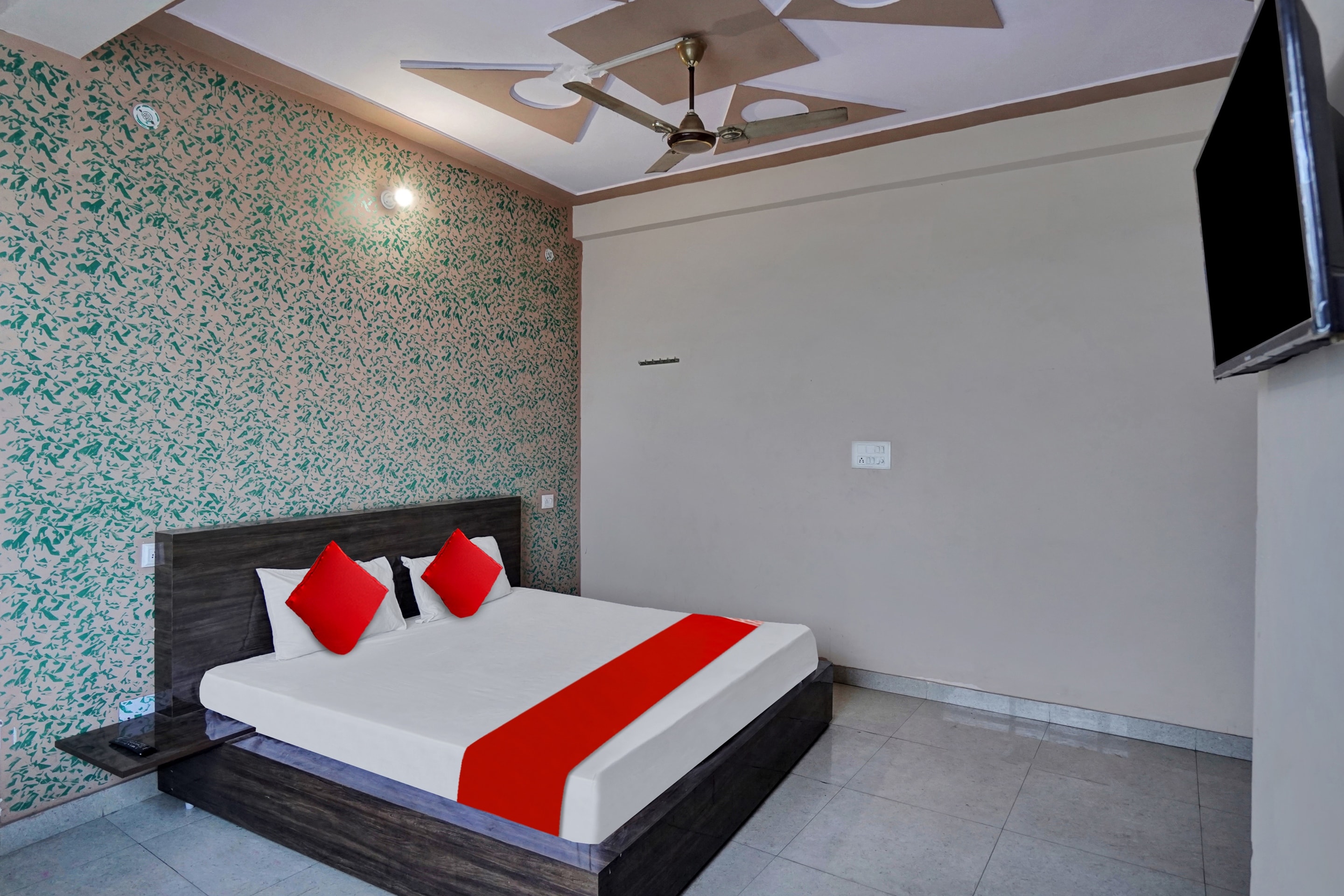Hotel O Raj, Flagship Noida, Book @ ₹684 - OYO