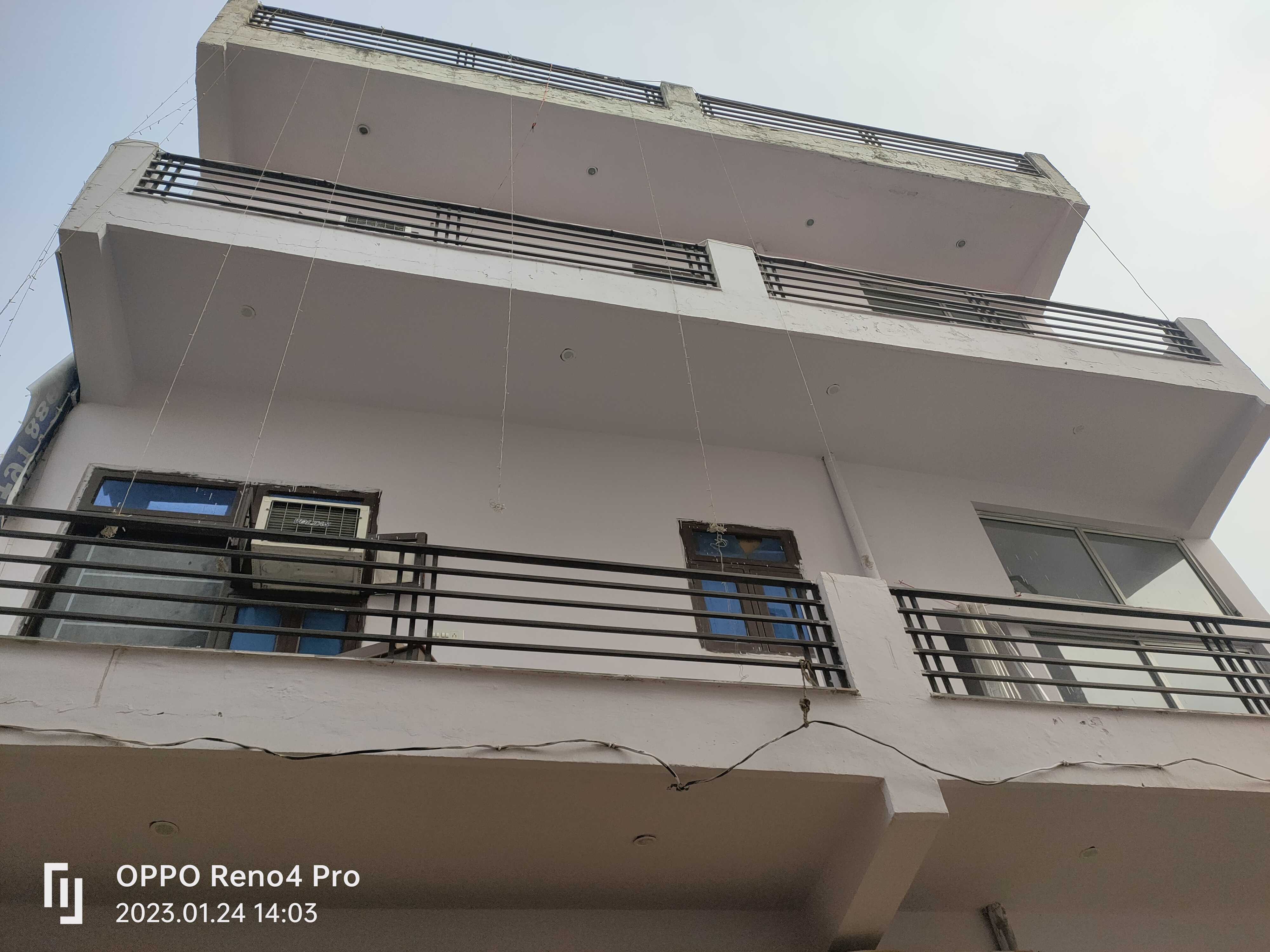 Live on GRG2806, POP Gurgaon, Book @ ₹738 - OYO