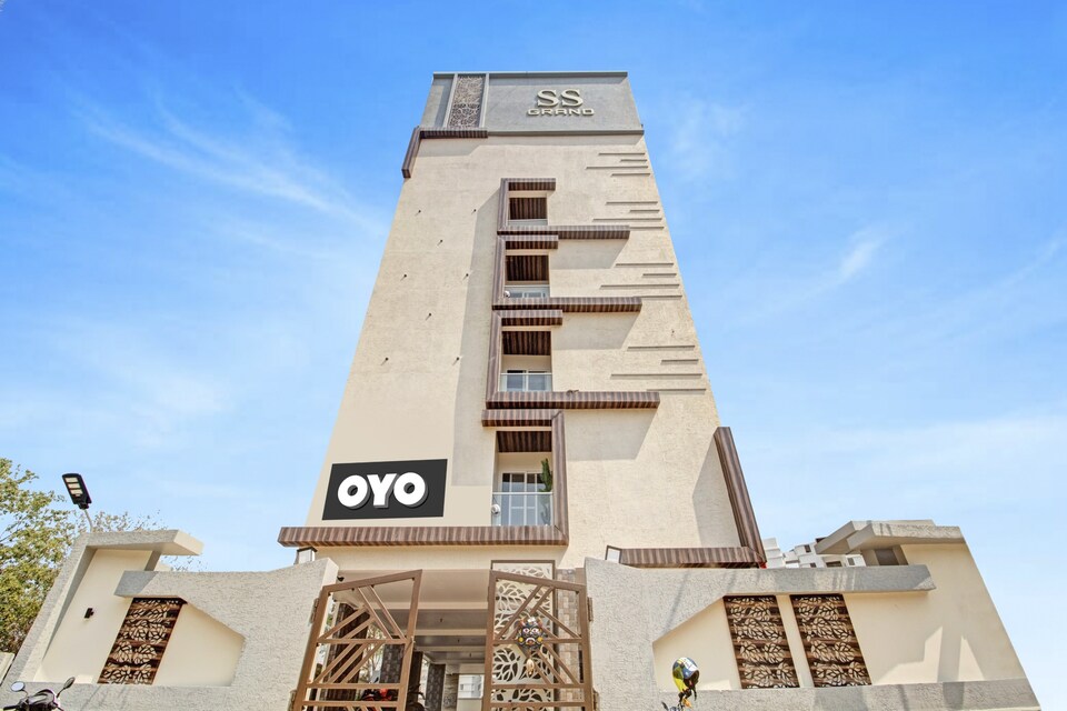 Super OYO Collection O Ss Grand, Collection O Hyderabad, Book @ ₹1451 - OYO