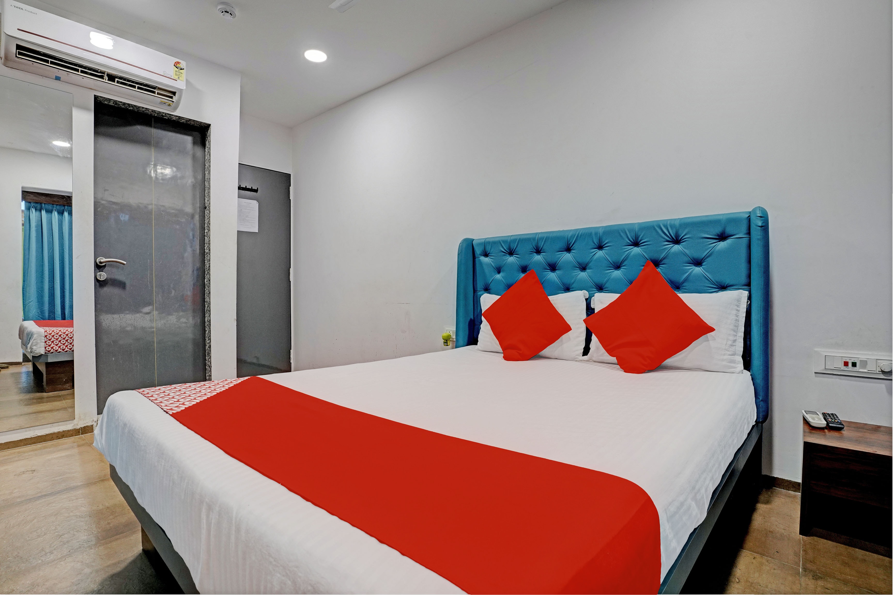 Hotel O The Crown Hotel, Flagship Surat, Book @ ₹880 - OYO