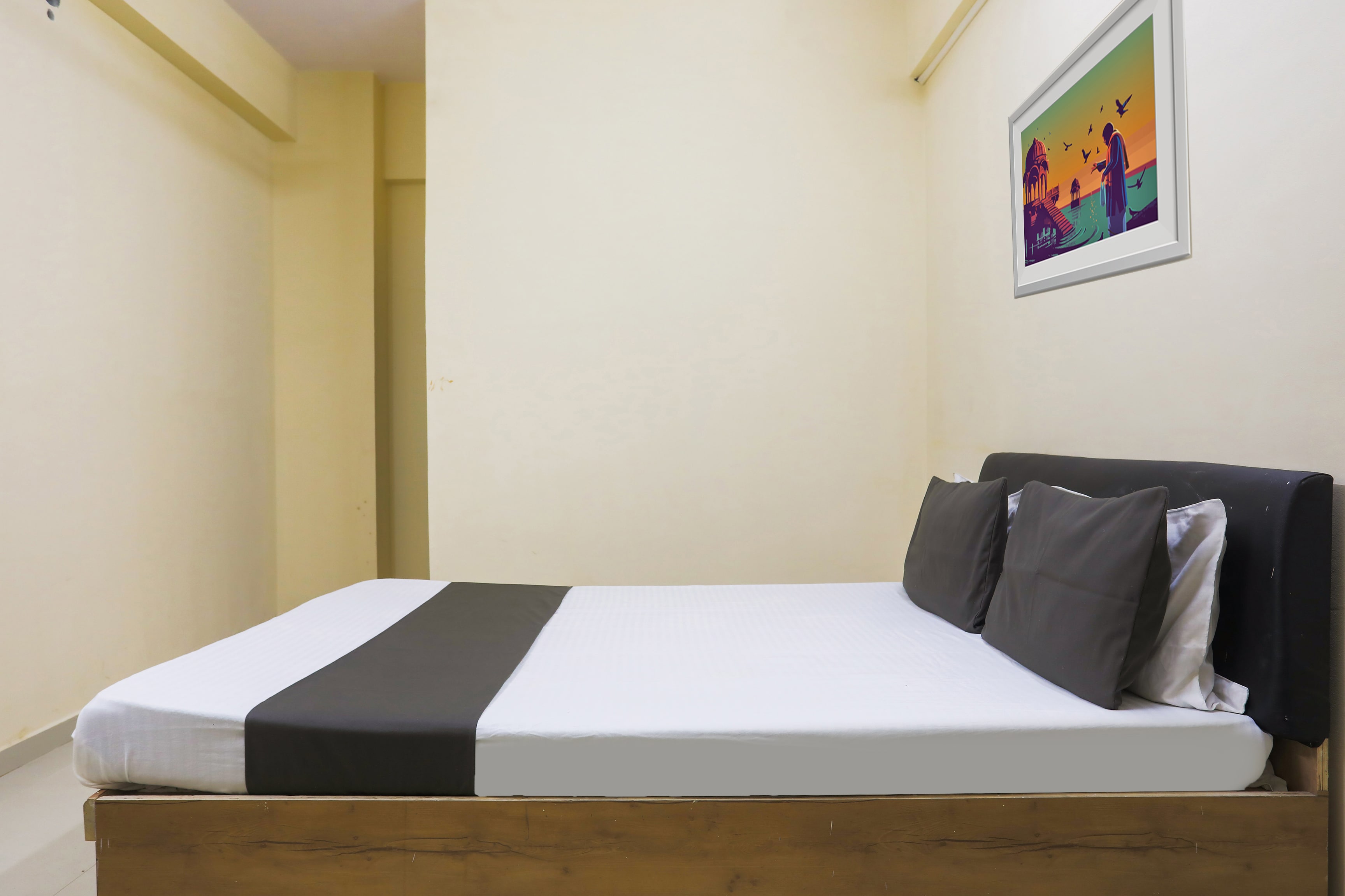 Hotel O IBIS Rooms, Flagship Surat, Book @ ₹764 - OYO
