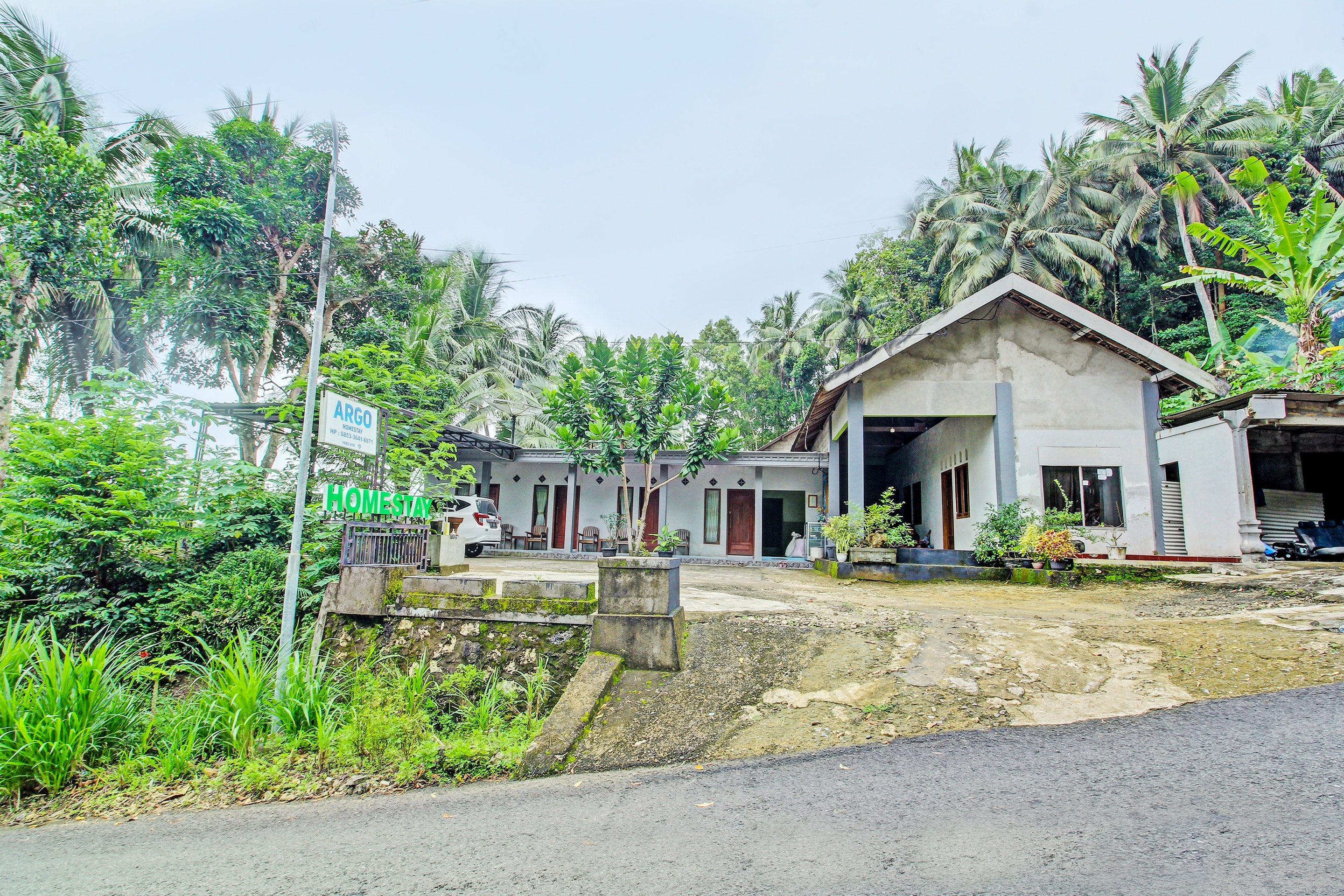 OYO Life 92264 Argo Homestay, OYO Hotels Pacitan, Book @ Rp41988 - OYO