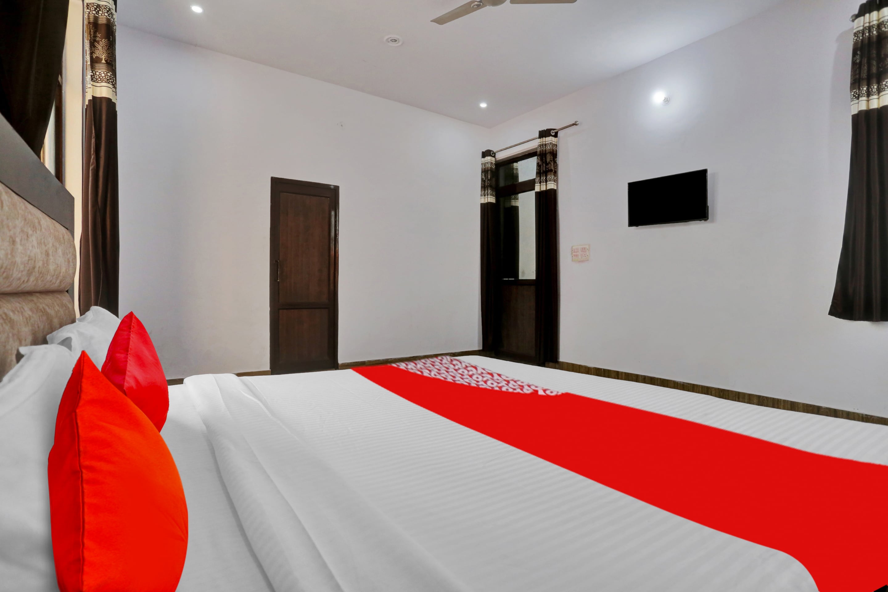 Flagship Lohia Farms Hotel Safari Inn, Flagship Meerut, Book @ ₹470 - OYO